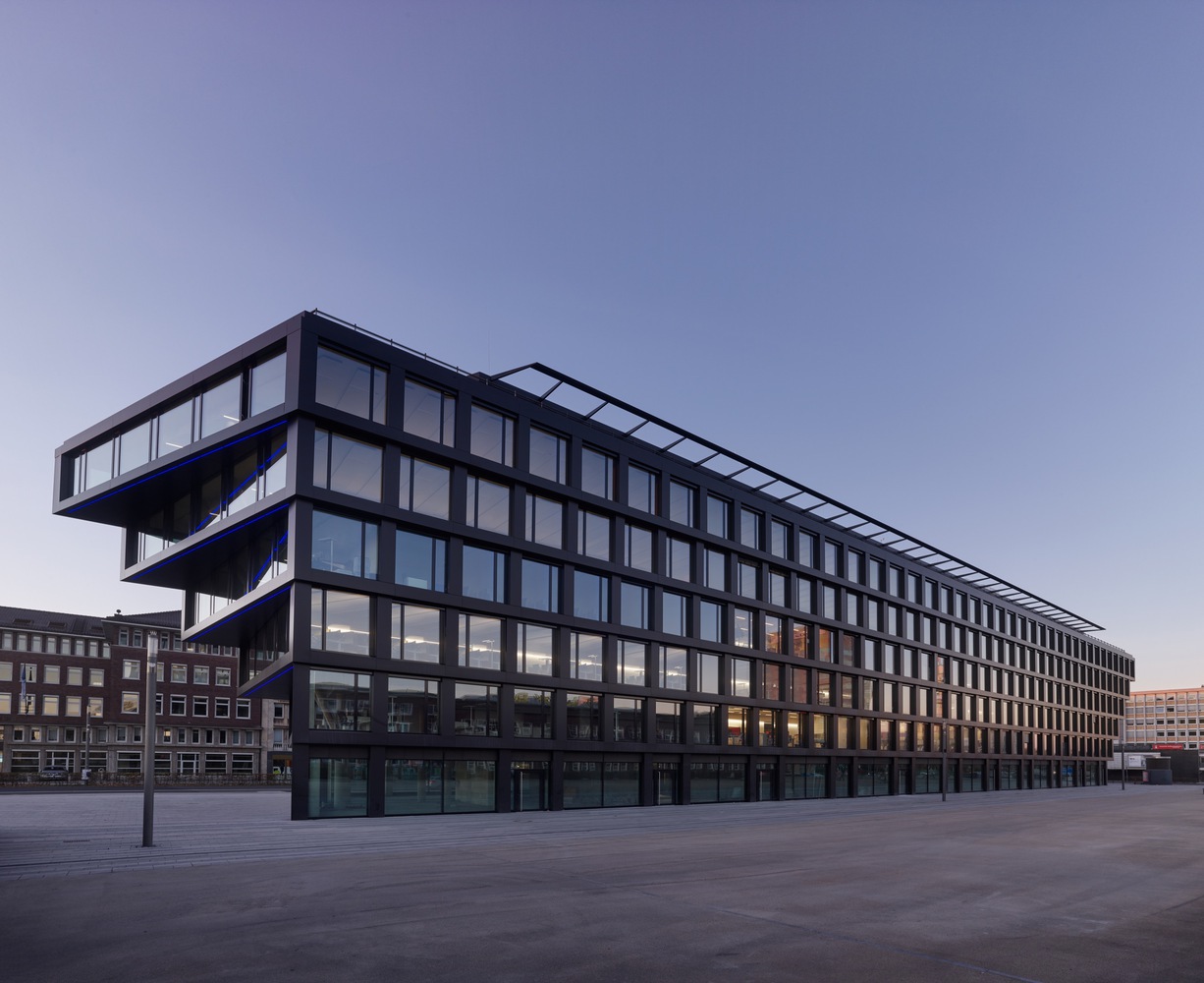 Gallery of The Future of Glass Construction in a Warmer World: A ...