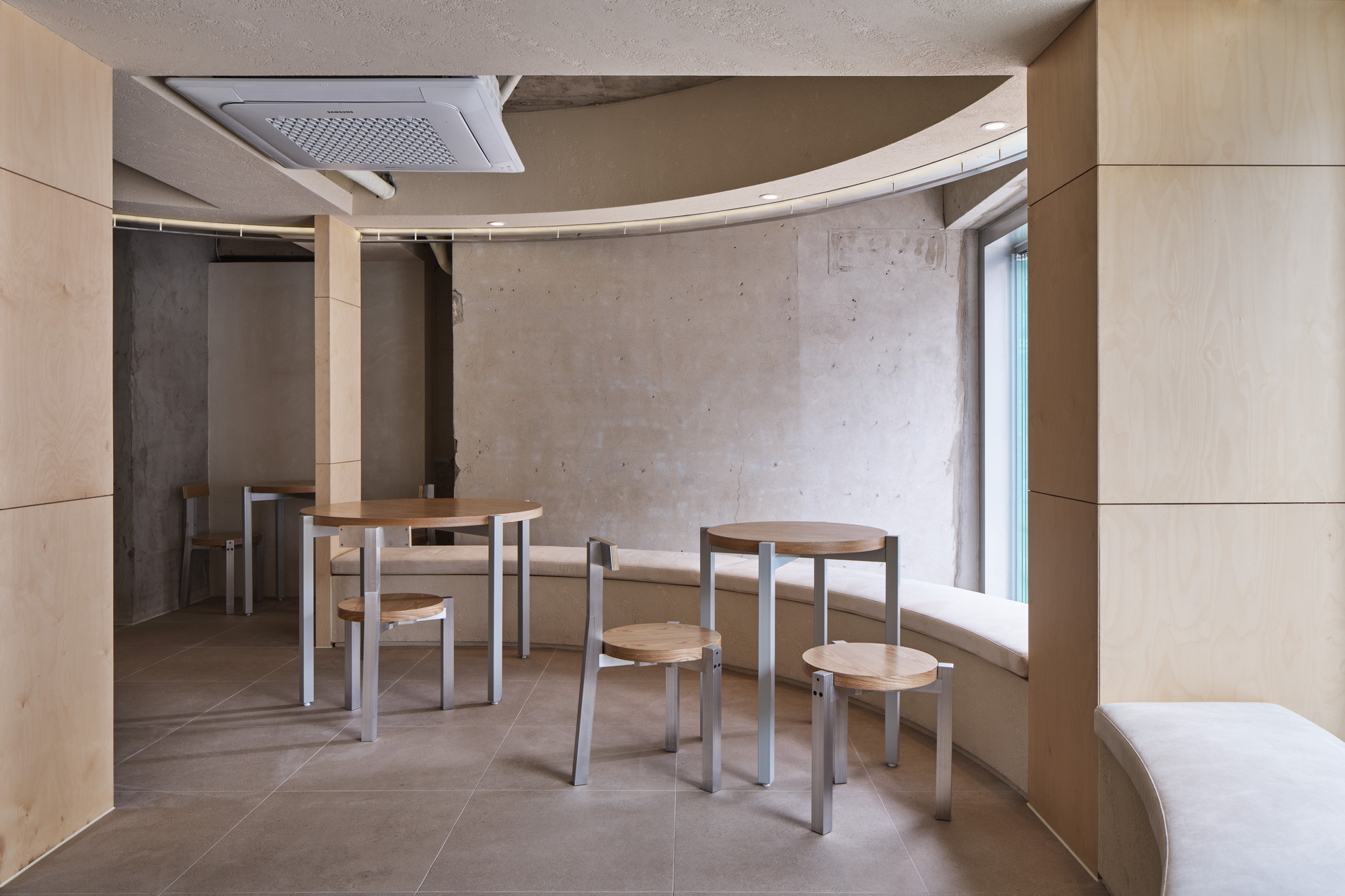 Gallery of or whatever Café / design by 83 - 7