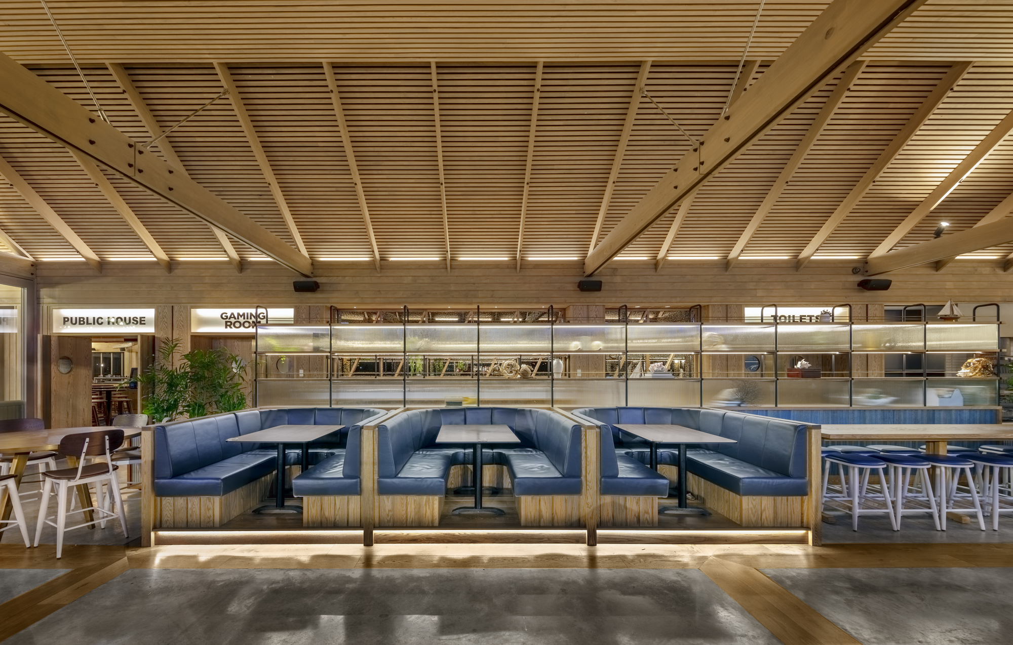 Gallery of Waterfront Tavern / H&E Architects - 4