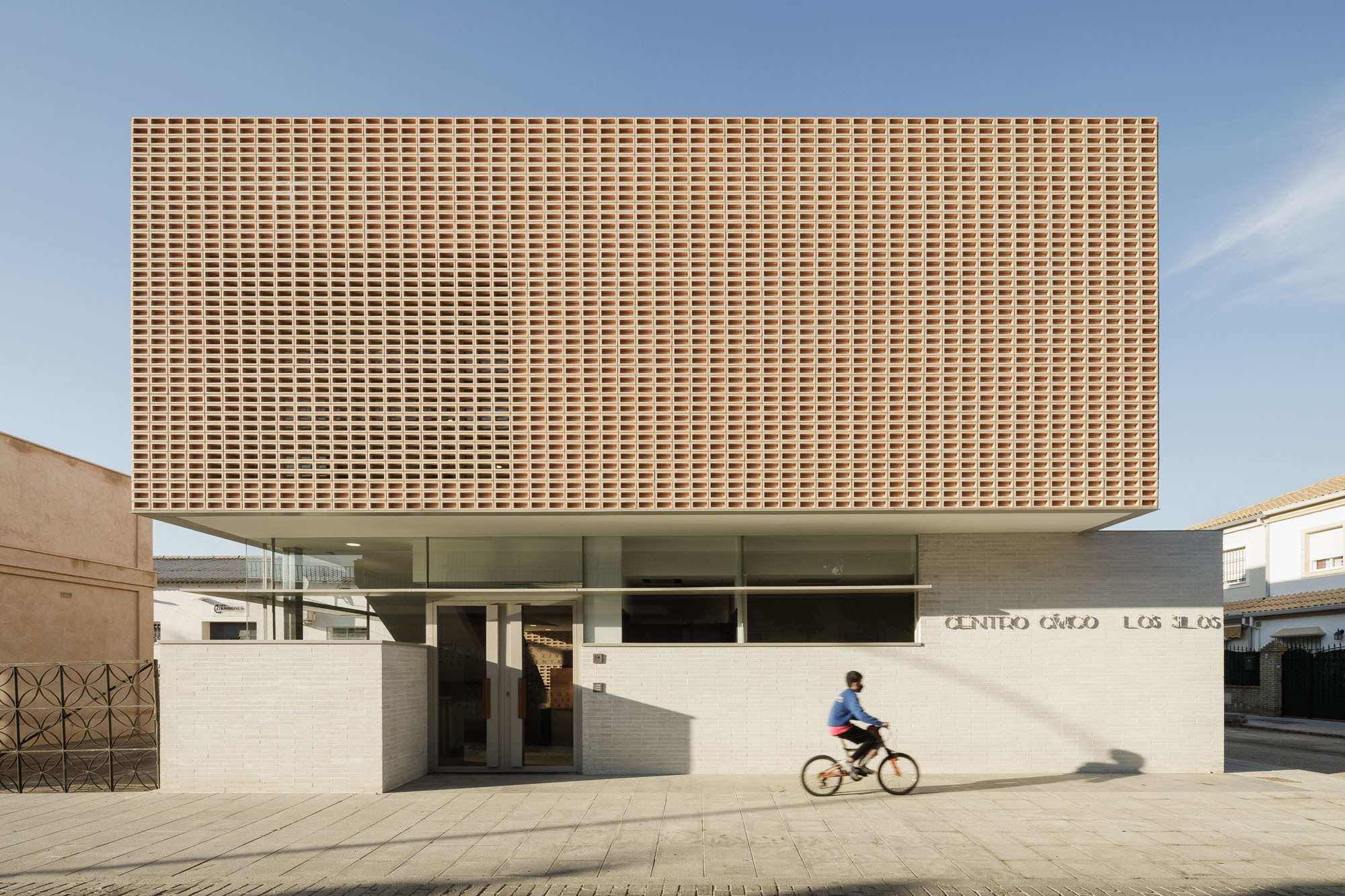 Galeria de Centro Cívico Los Silos em La Rinconada / Sursuroeste ...