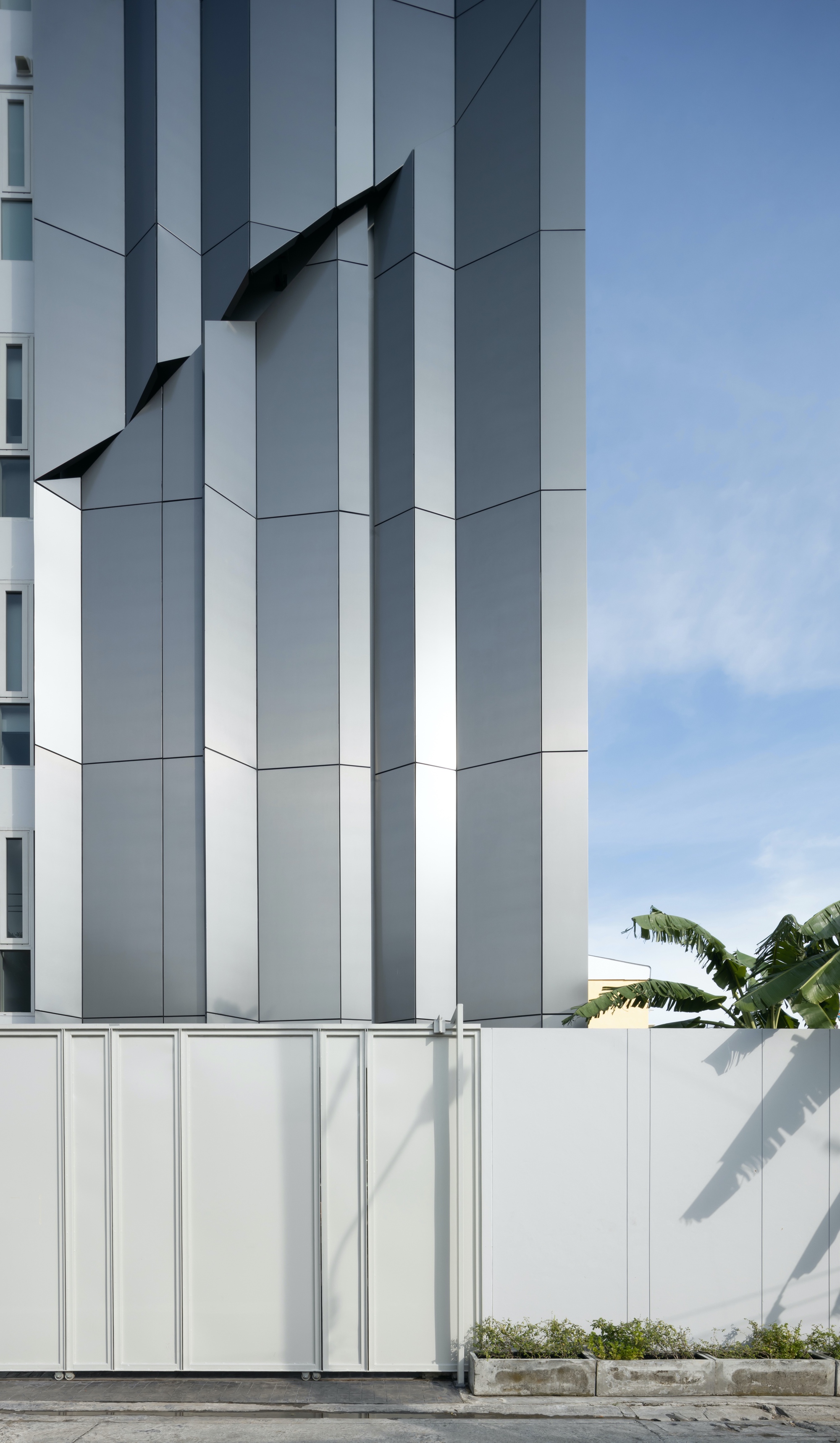 Gallery of Suanphlu Office / IDIN Architects - 14