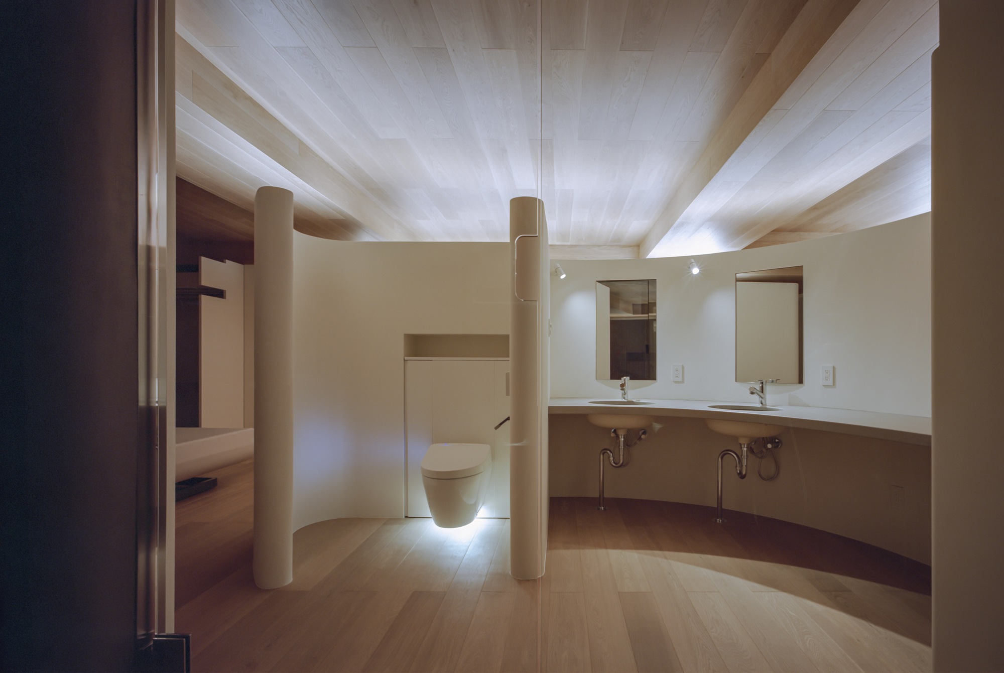 Gallery of House with Light Void / FujiwaraMuro Architects - 14