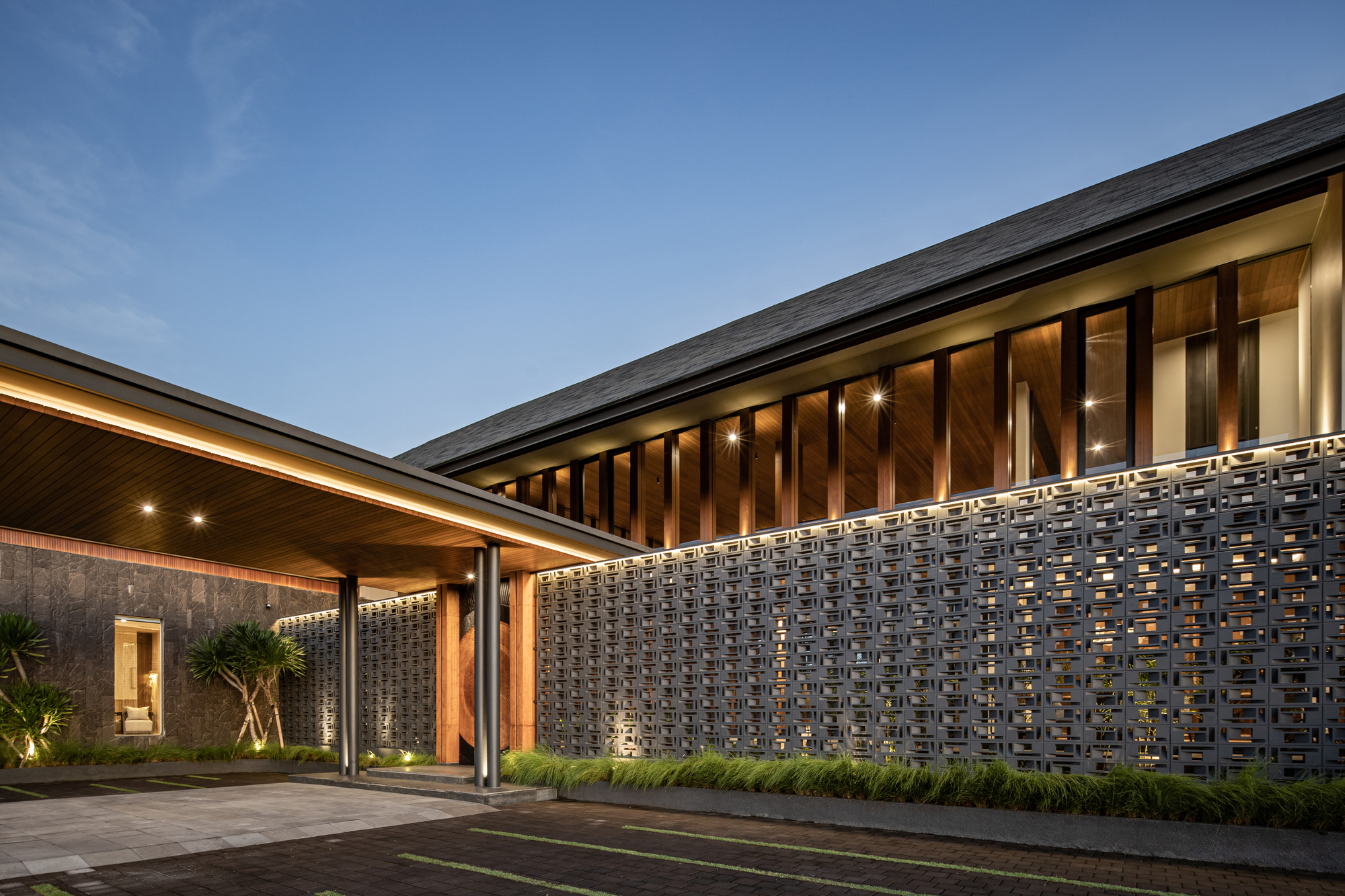 Gallery of The Alia Residence / Axial Studio - 17