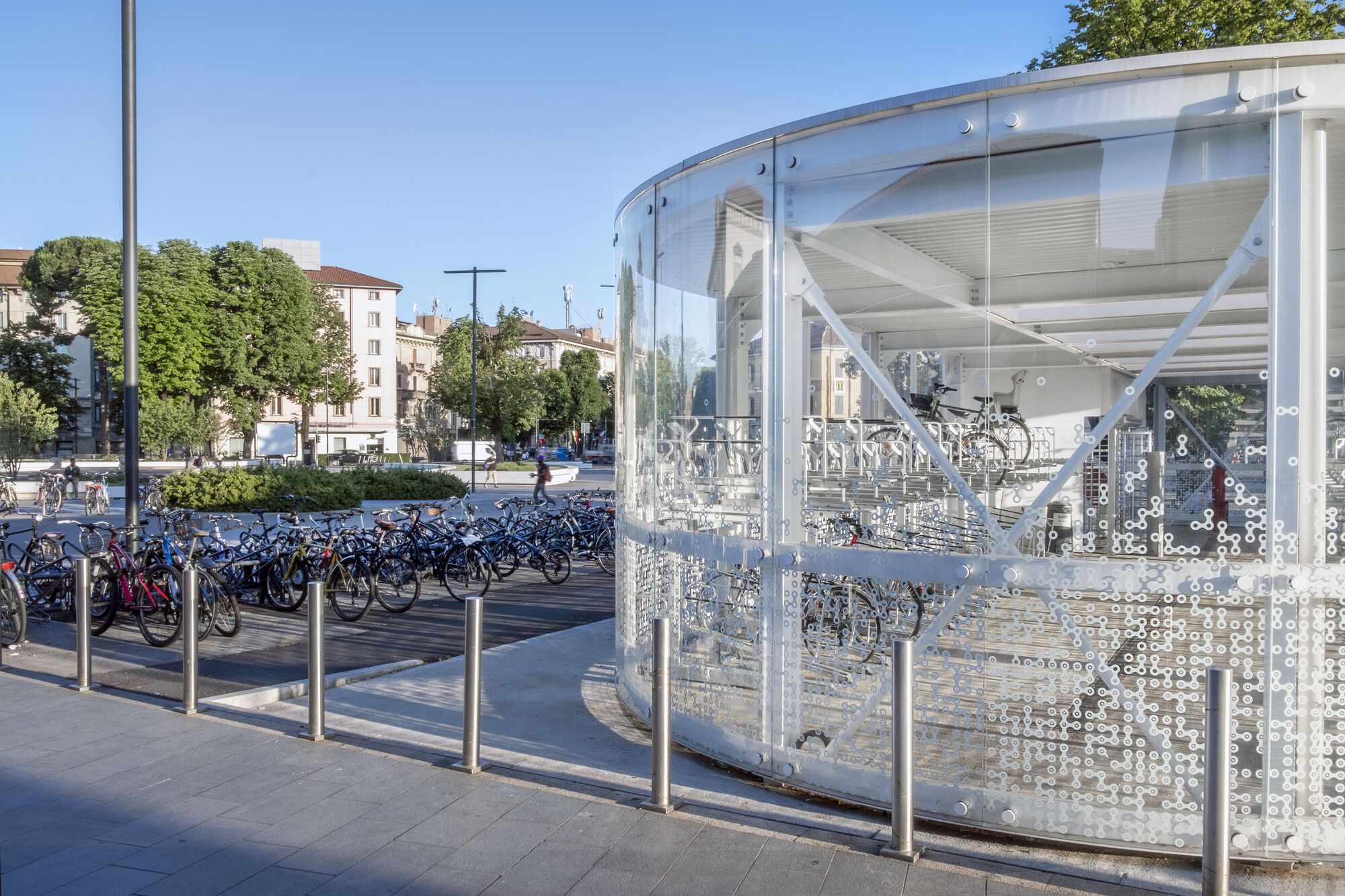 Gallery of Glowing Bicycle Station in Bergamo / Studio Capitanio Architetti - 16