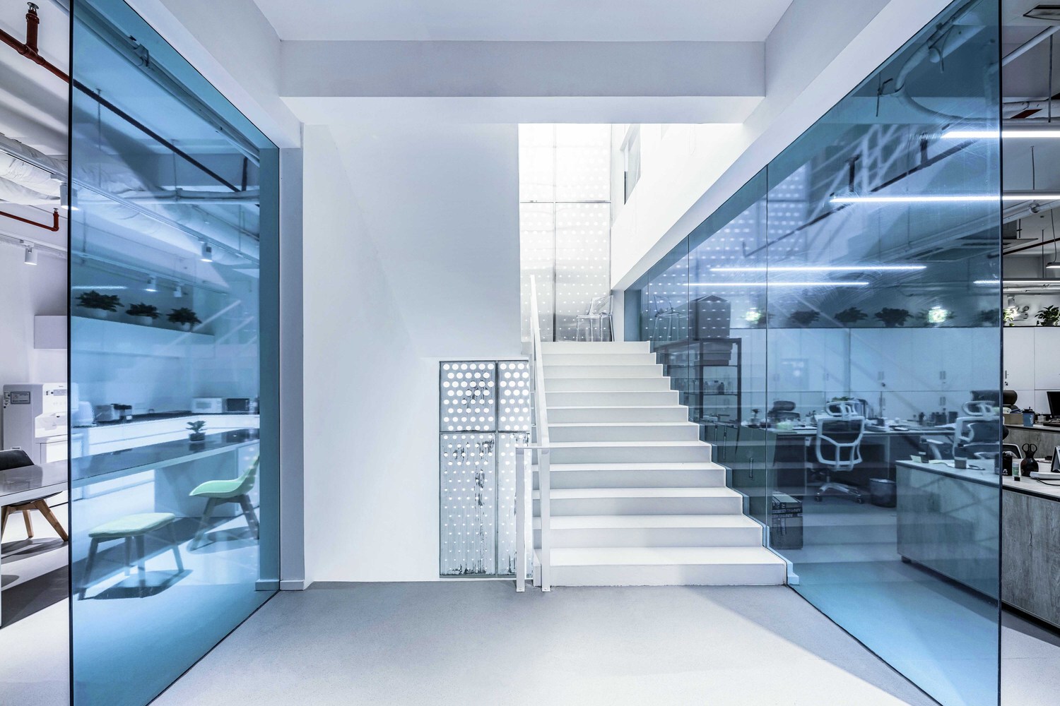 Gallery of Using Colored Glass to Enhance Design: 20 Contemporary ...