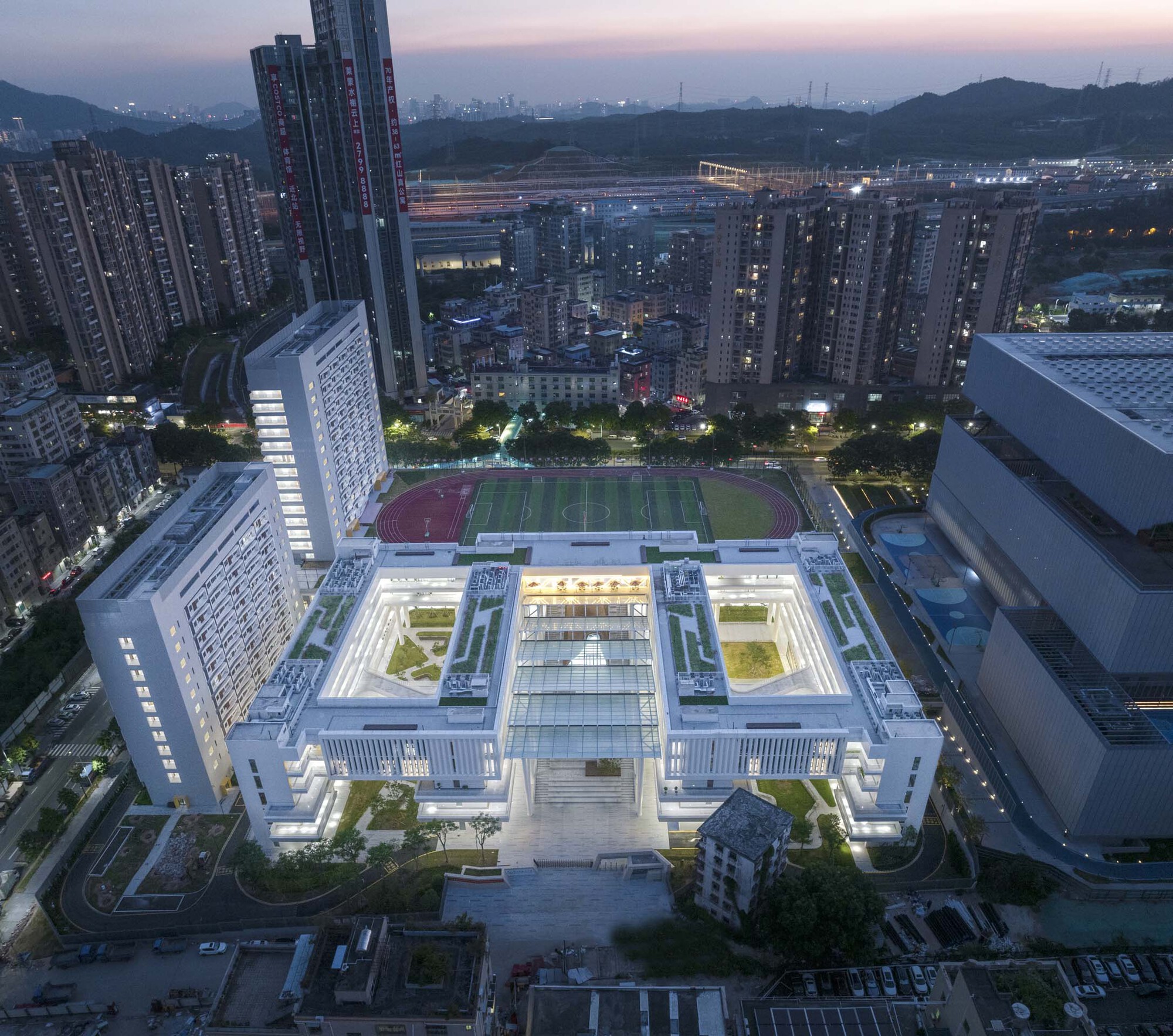 Gallery of Shenzhen Hongshan Middle School / CAPOL - 6
