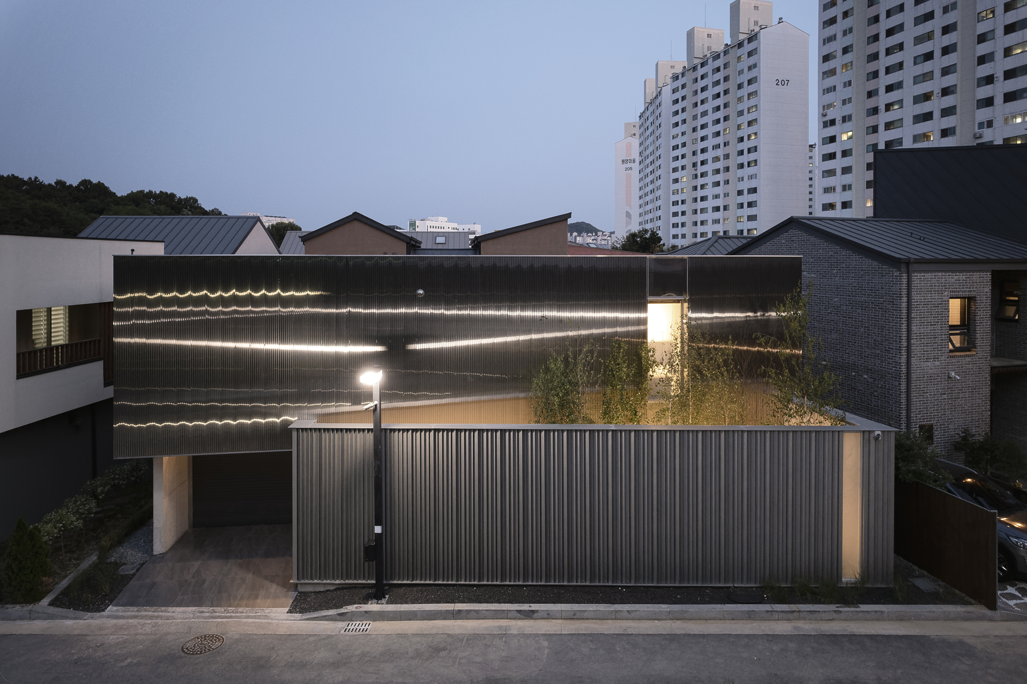 Gallery of Metal Facade House / Archirie - 14