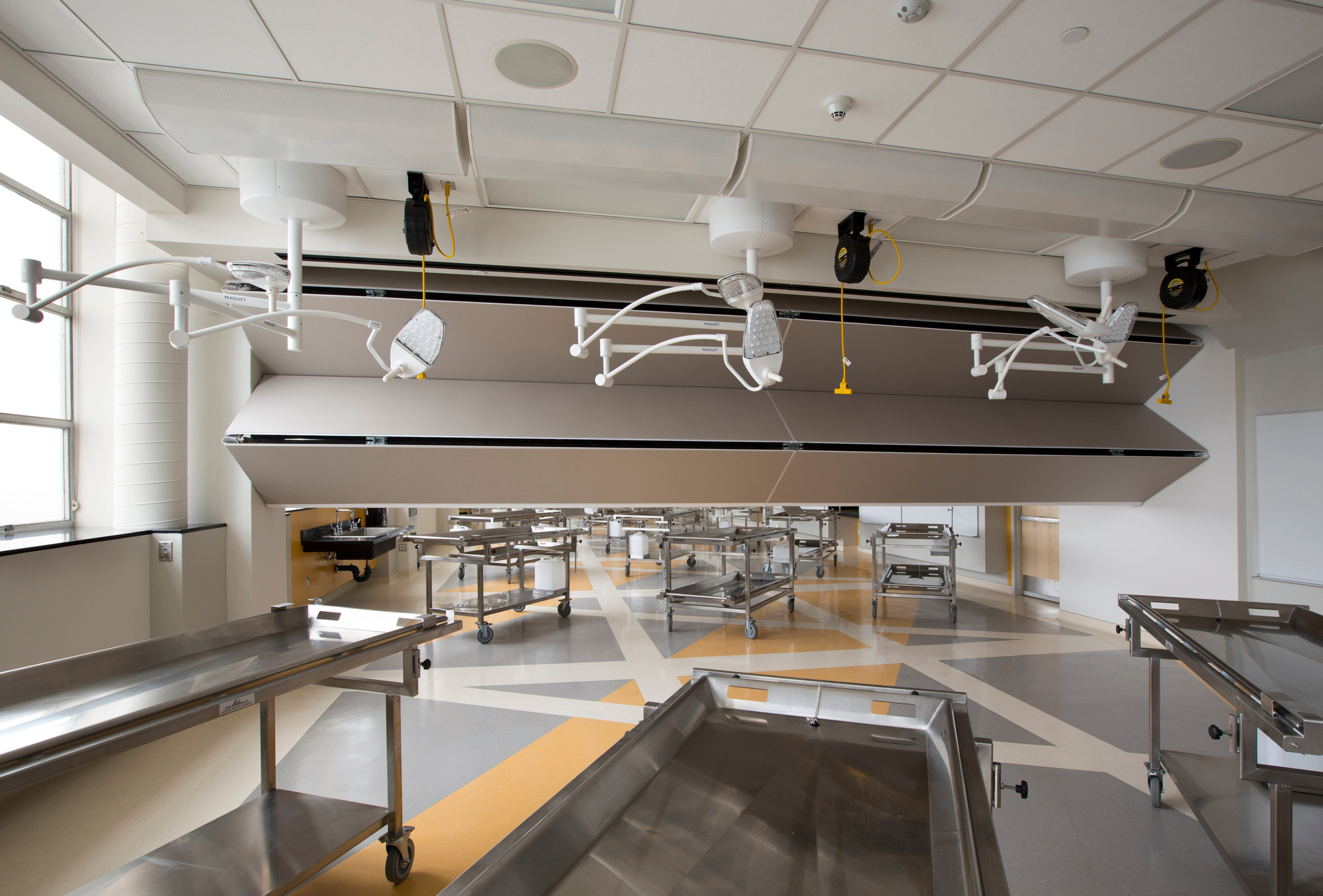 Gallery of Maximum Flexibility: The Possibilities of Vertically Folding ...