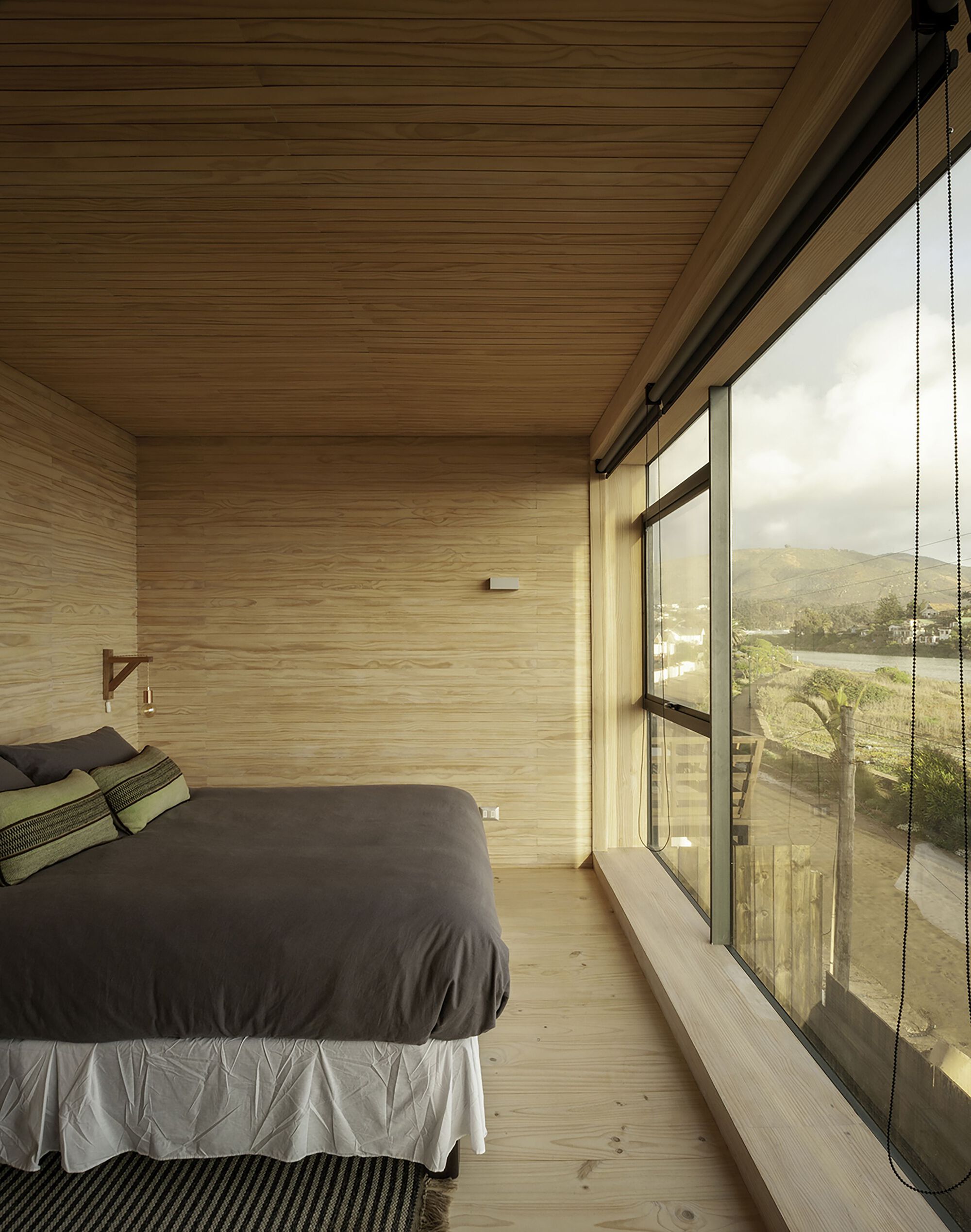 Gallery of Laguna House / SUN arquitectos - 15