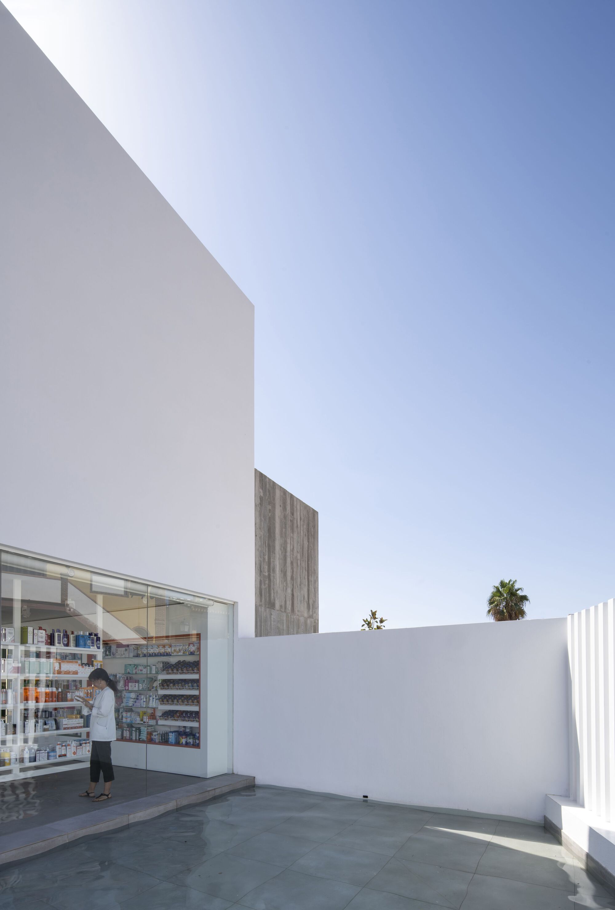 Gallery of Pharmacy and House ARM / O·CO arquitectos - 3