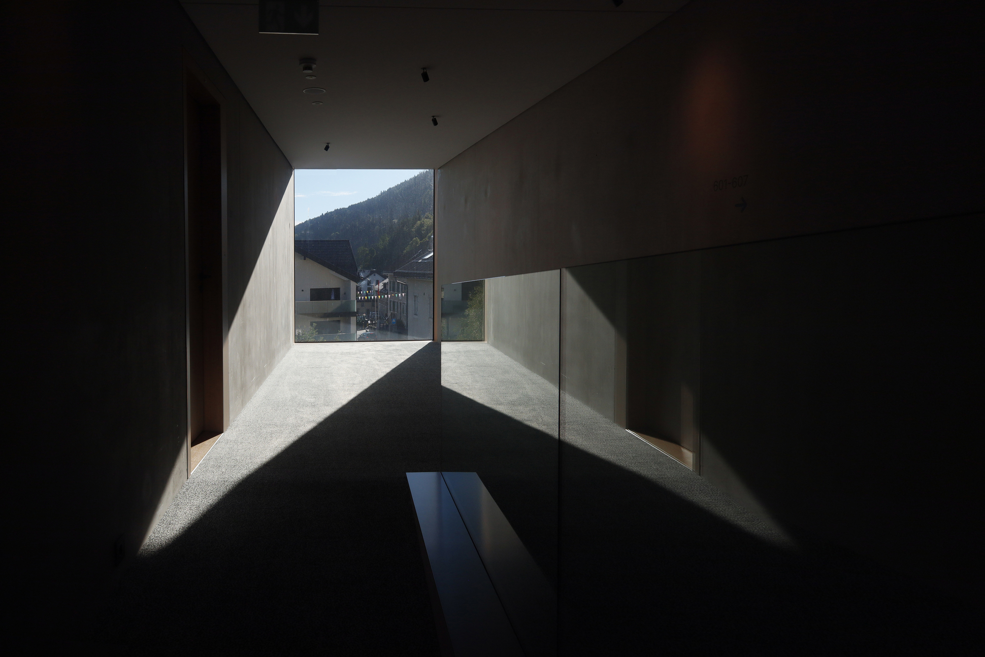 Galeria de Hôtel des Horlogers do BIG na Suíça, pelas lentes de Paul ...