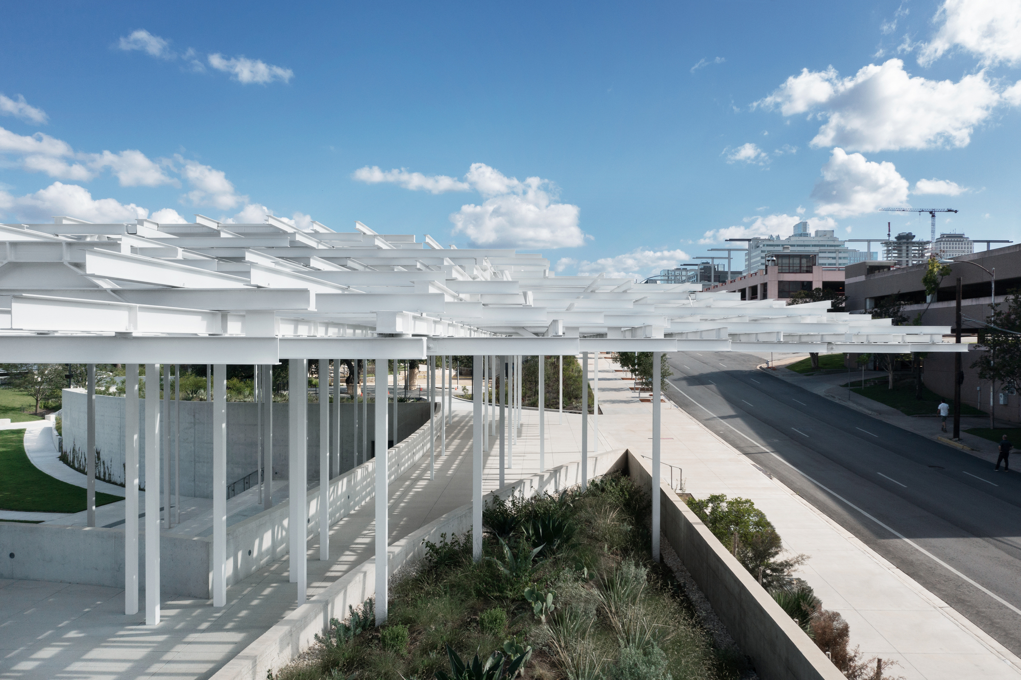 Gallery of Moody Amphitheater at Waterloo Greenway / Thomas Phifer and ...