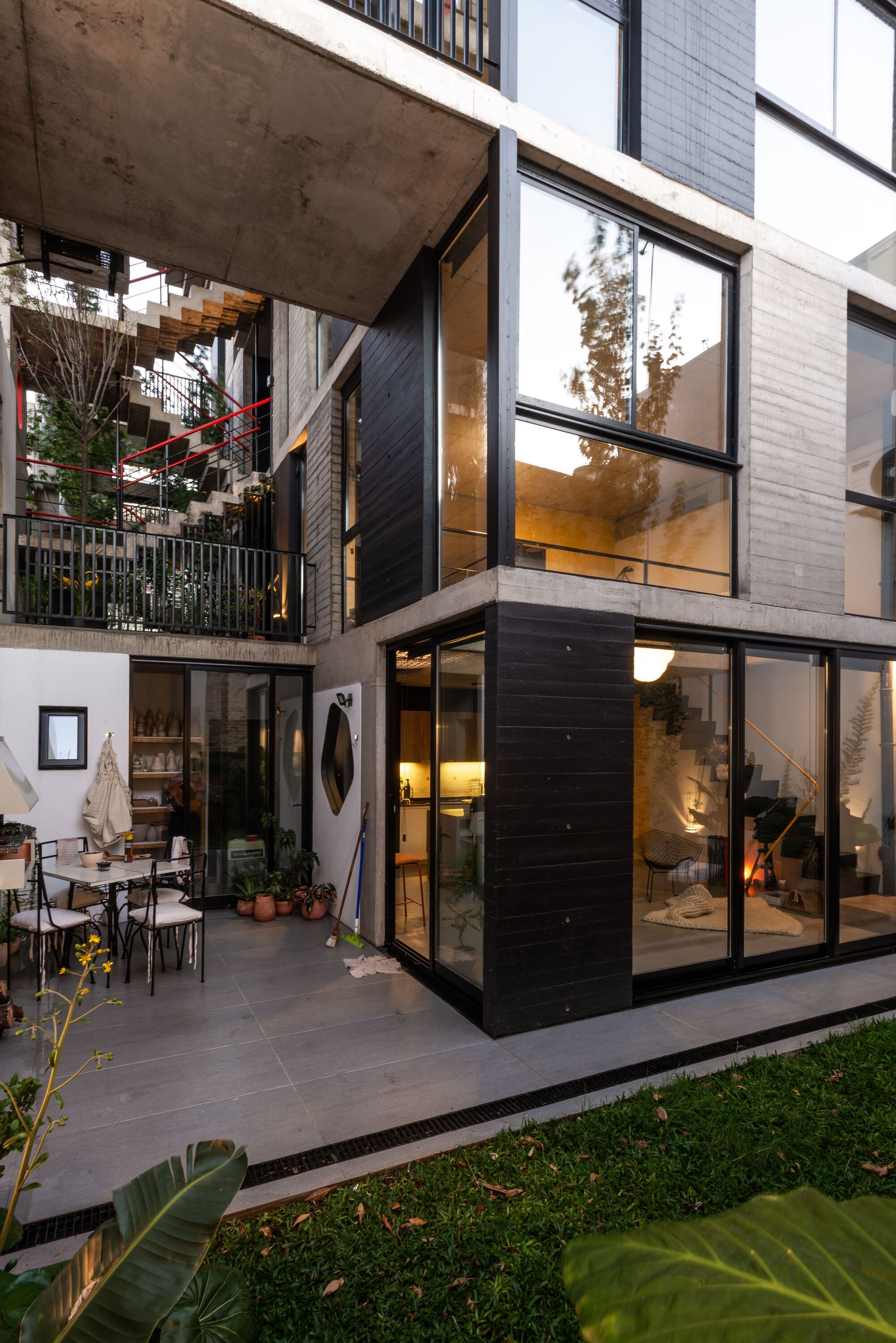 Gallery of RH+ Building / RBK arquitectura - 17