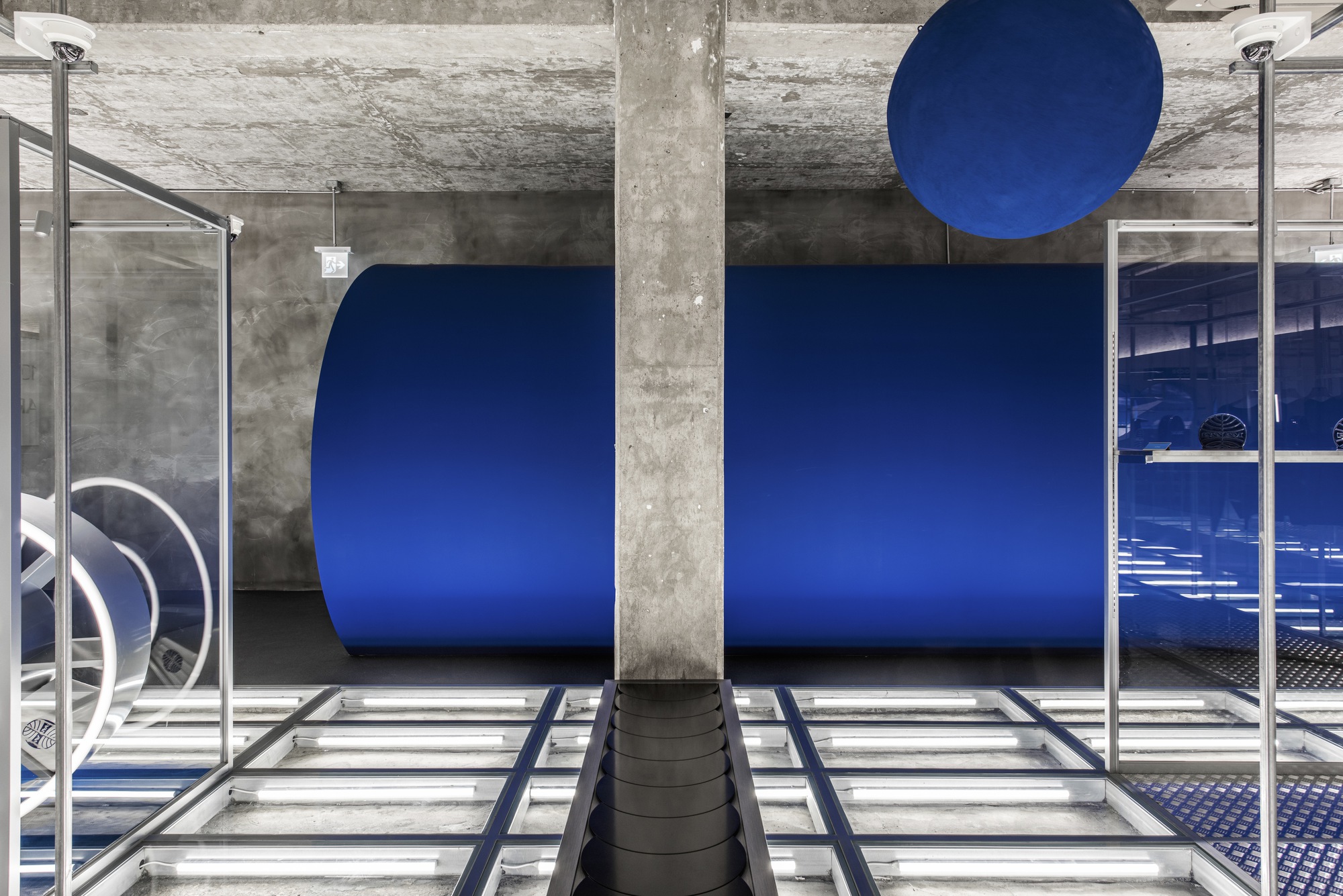 Gallery of PAN AM Flagship Store / NiiiZ Design Lab - 4