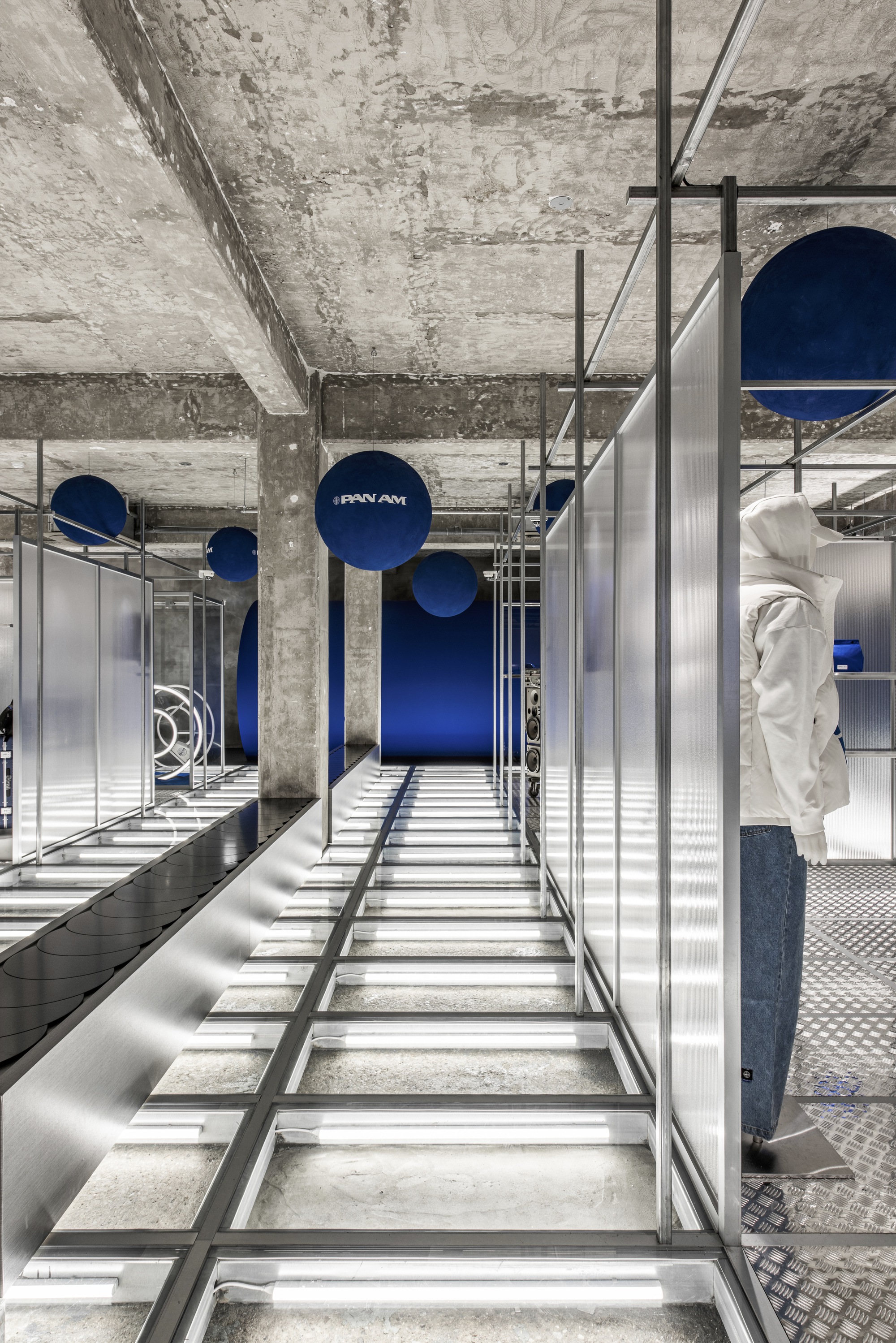 Gallery of PAN AM Flagship Store / NiiiZ Design Lab - 18