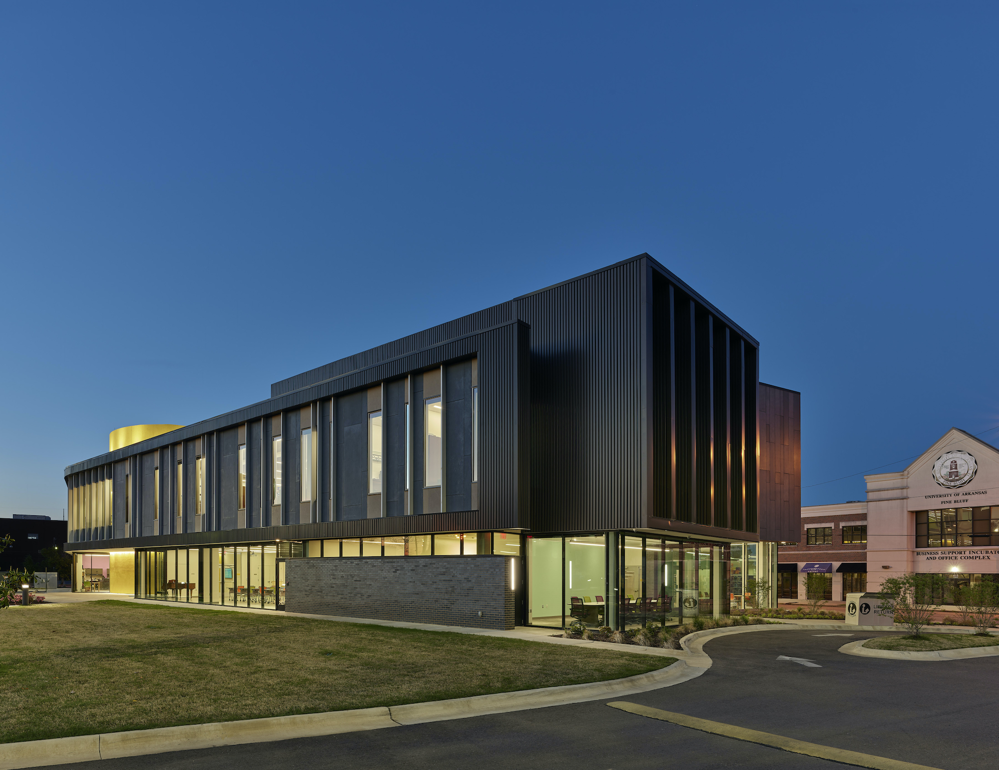 Gallery of Pine Bluff Main Library / Polk Stanley Wilcox Architects - 8