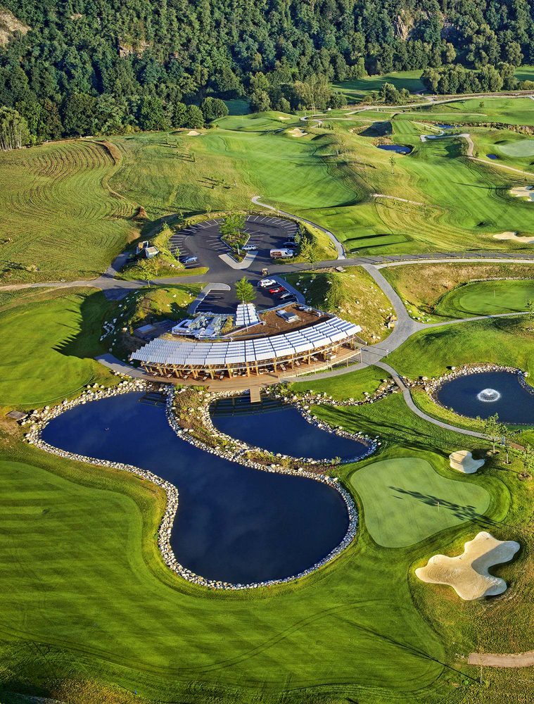 Gallery of Panorama Golf Resort / Hut Architektury Martin Rajnis - 1