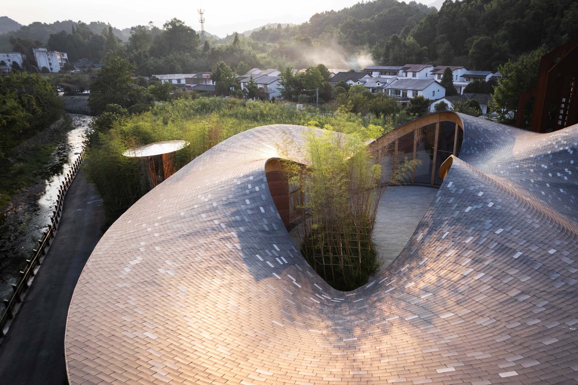 Galeria de Centro de Arte e Design Longmen Qicun / Studio Dali ...