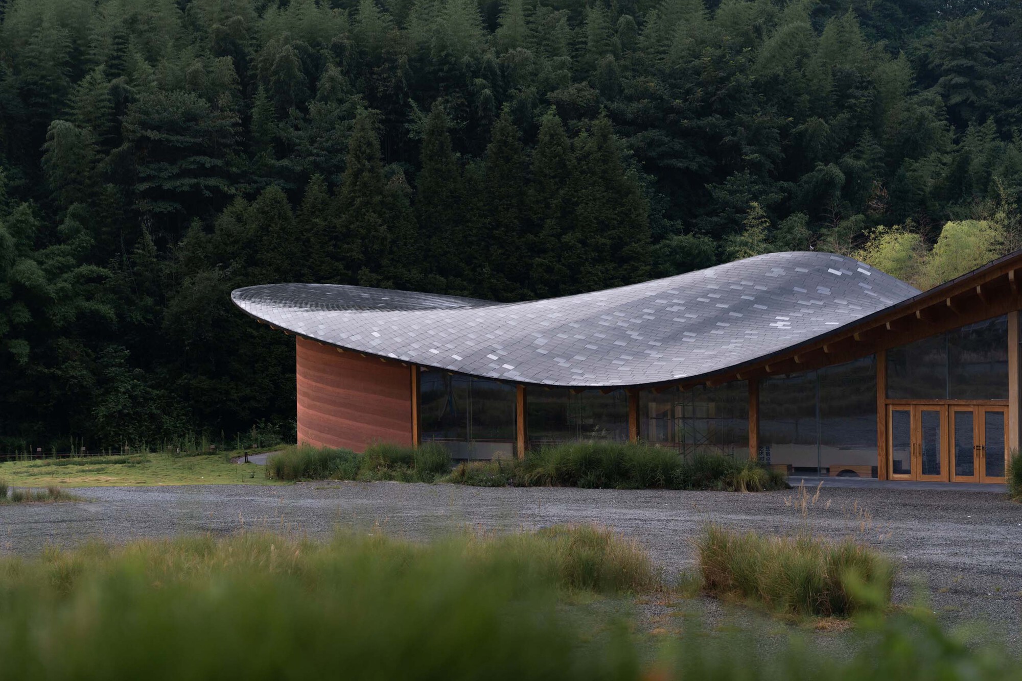 Galeria de Centro de Arte e Design Longmen Qicun / Studio Dali ...