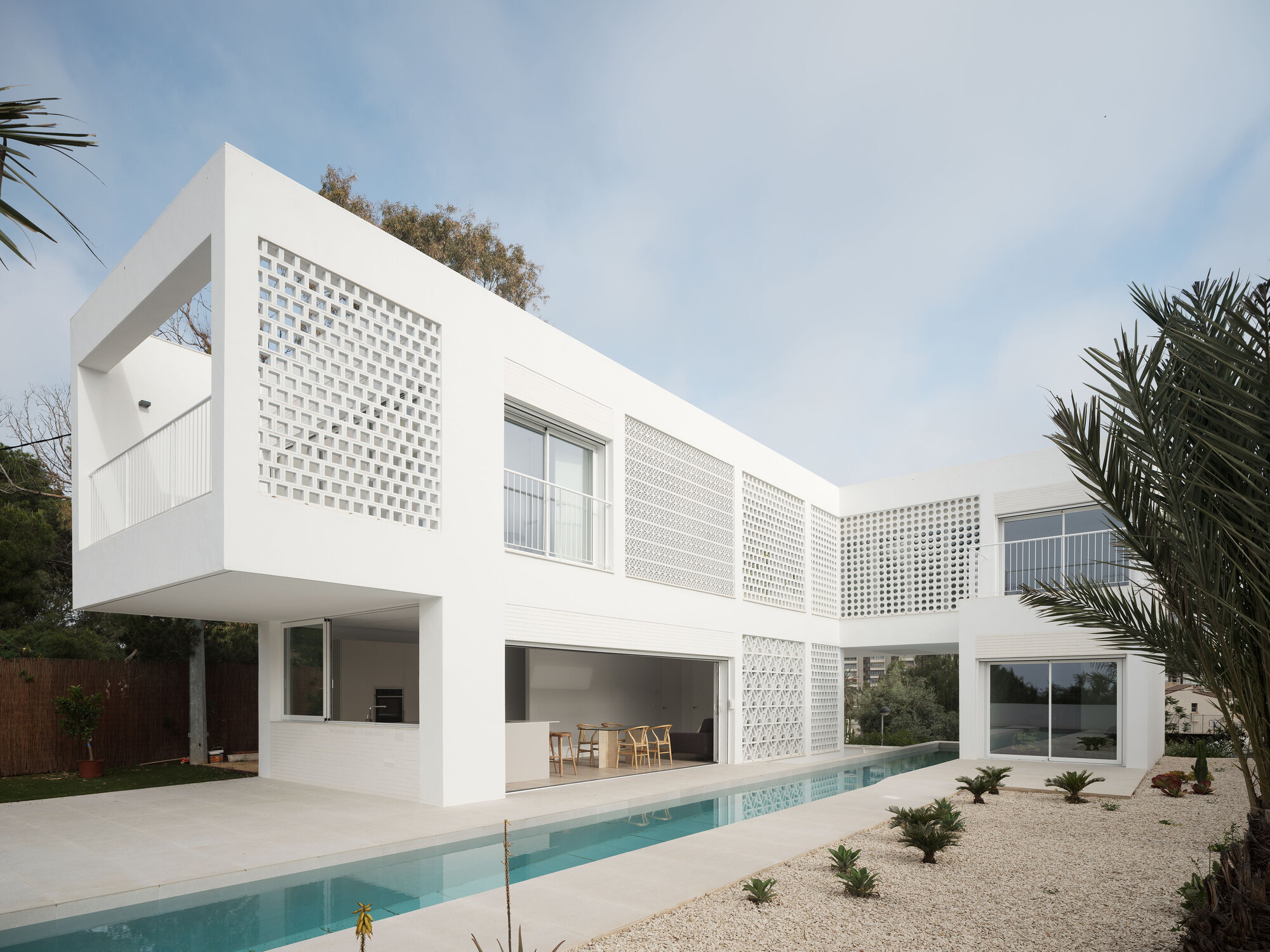 Galería de Casa más que blanca / PLAYstudio - 2