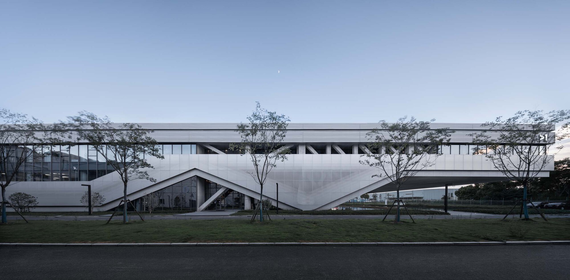 Gallery of Techstorm Headquarter Industrial Park / DUTS design - 6