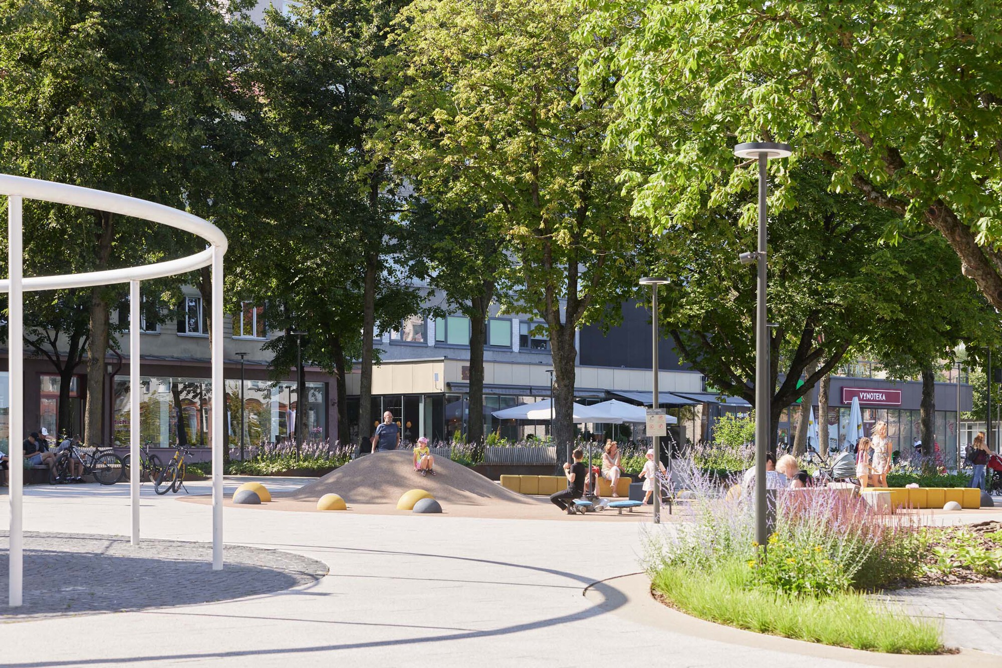 Gallery of Freedom Square / 501 architects - 29