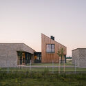 House in a Meadow / Staruń Wanik Architects | ArchDaily