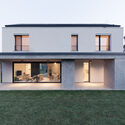 Gallery of The Linear House / The Company of Design - 4