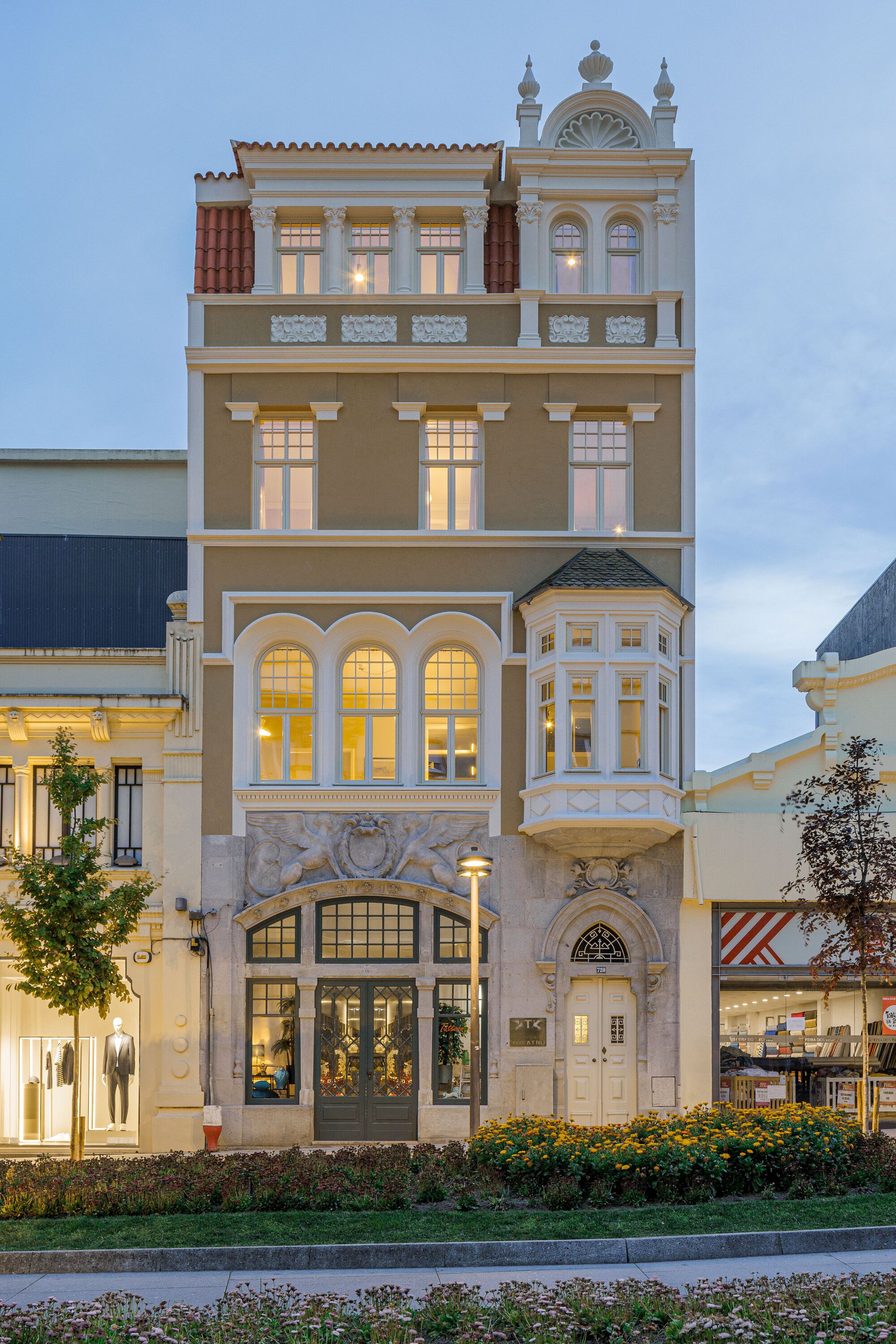 Gallery of Villa Theatro Apartment Building / Arquitectos Aliados - 6