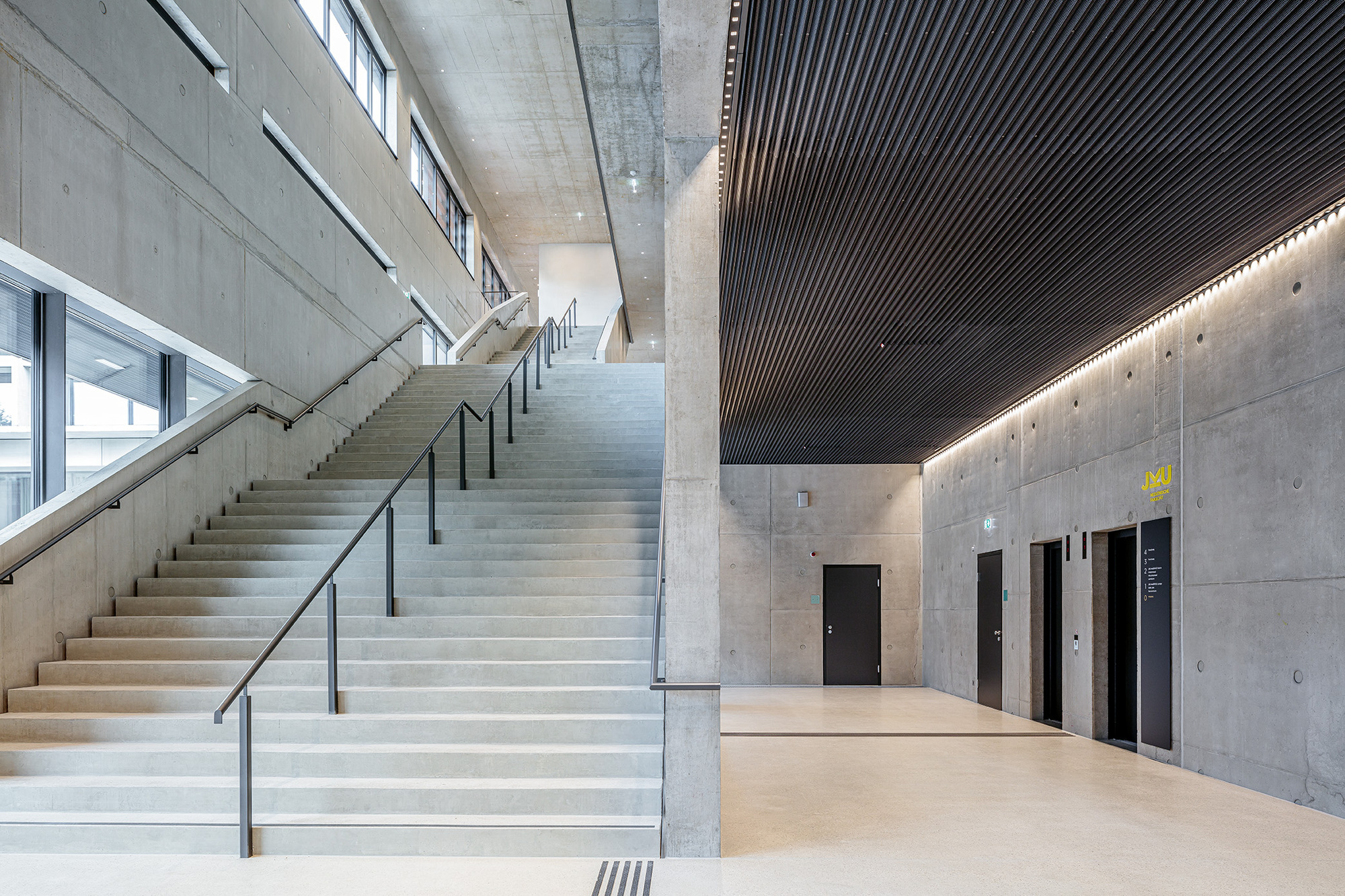 Gallery of Med Campus Linz / LORENZATELIERS - 4