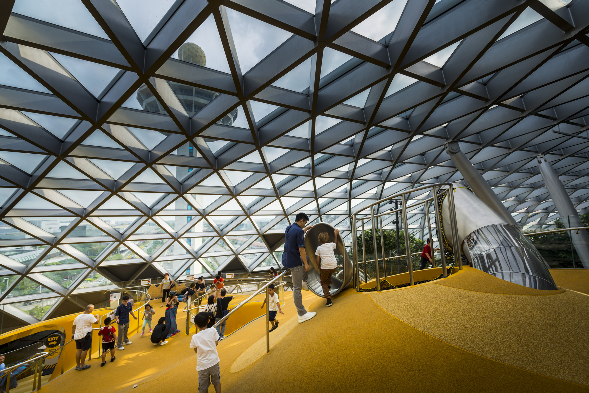 Galeria de Playground Discovery Slides / Carve - 18