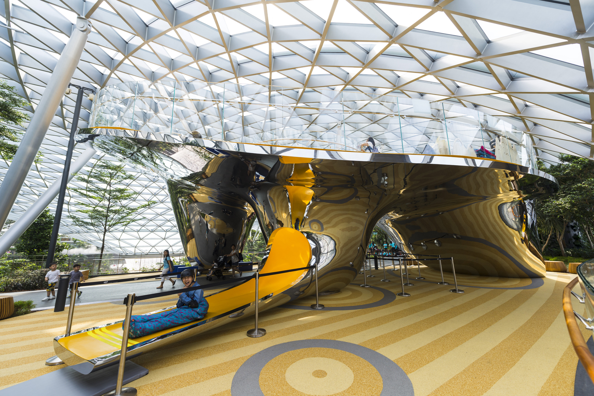 Galeria de Playground Discovery Slides / Carve - 10