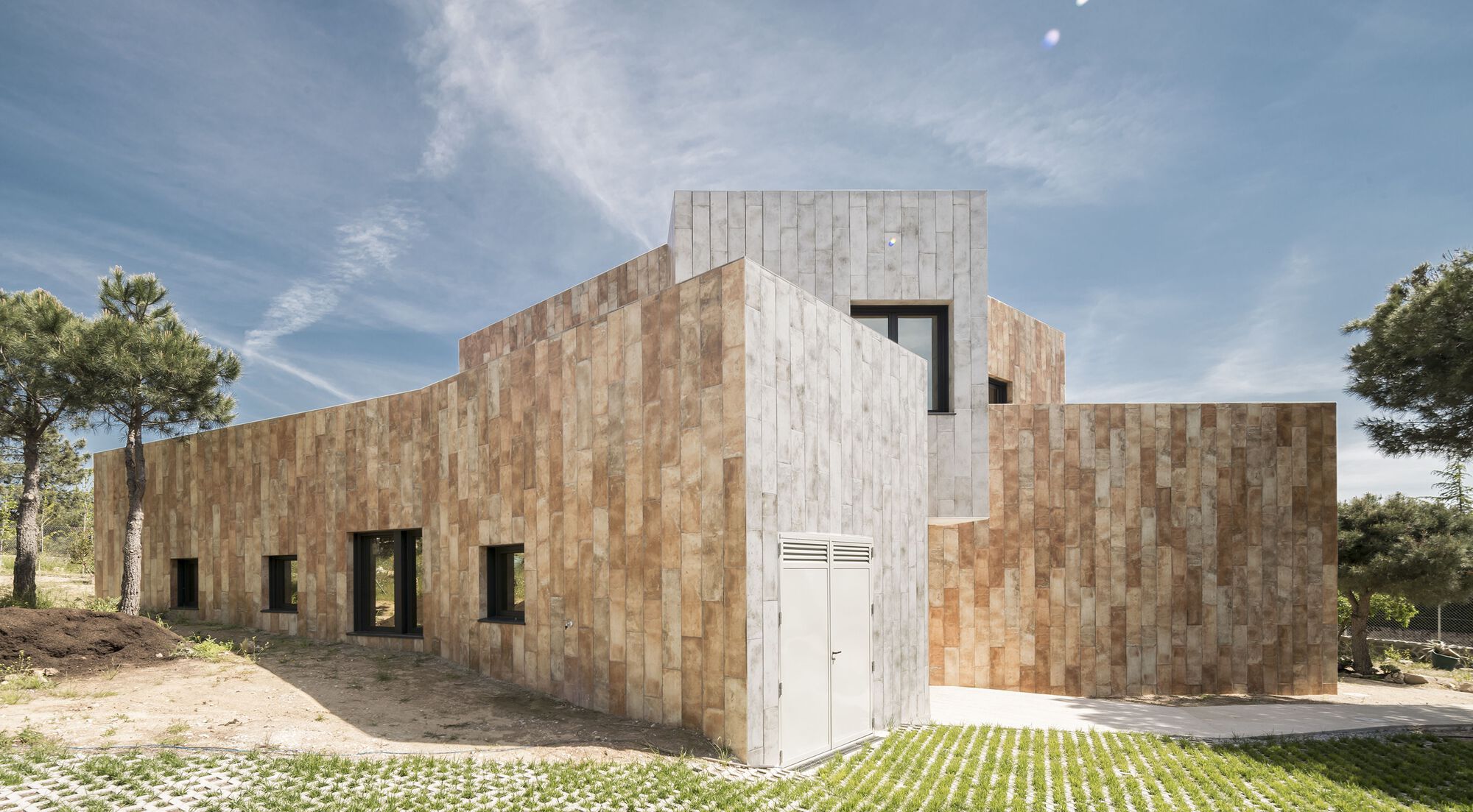 Gallery of Llo House / OOIIO Arquitectura - 8