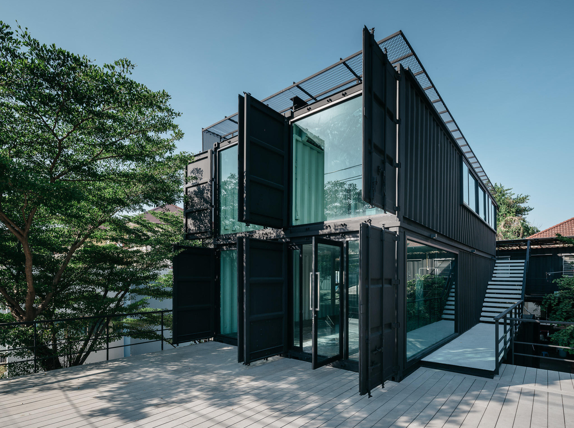 Gallery of Eight Flexible Ways to Change the Office Landscape - 2