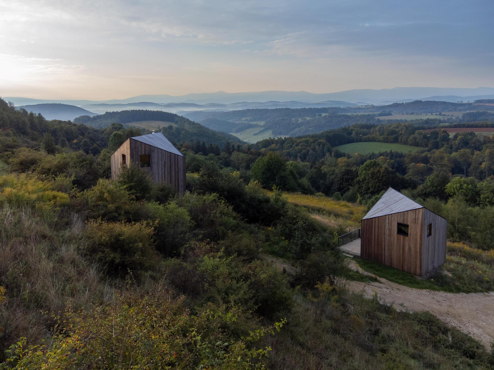Galeria de Pequenos chalés de férias u Gaii / SAN Architektura - 22