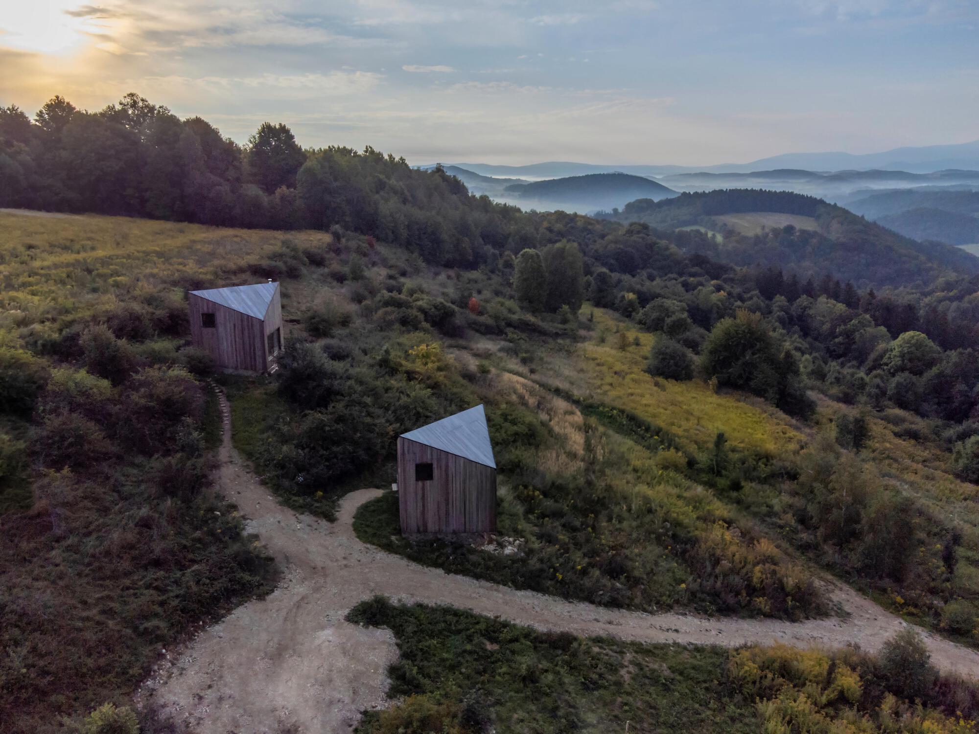 Galeria de Pequenos chalés de férias u Gaii / SAN Architektura - 29