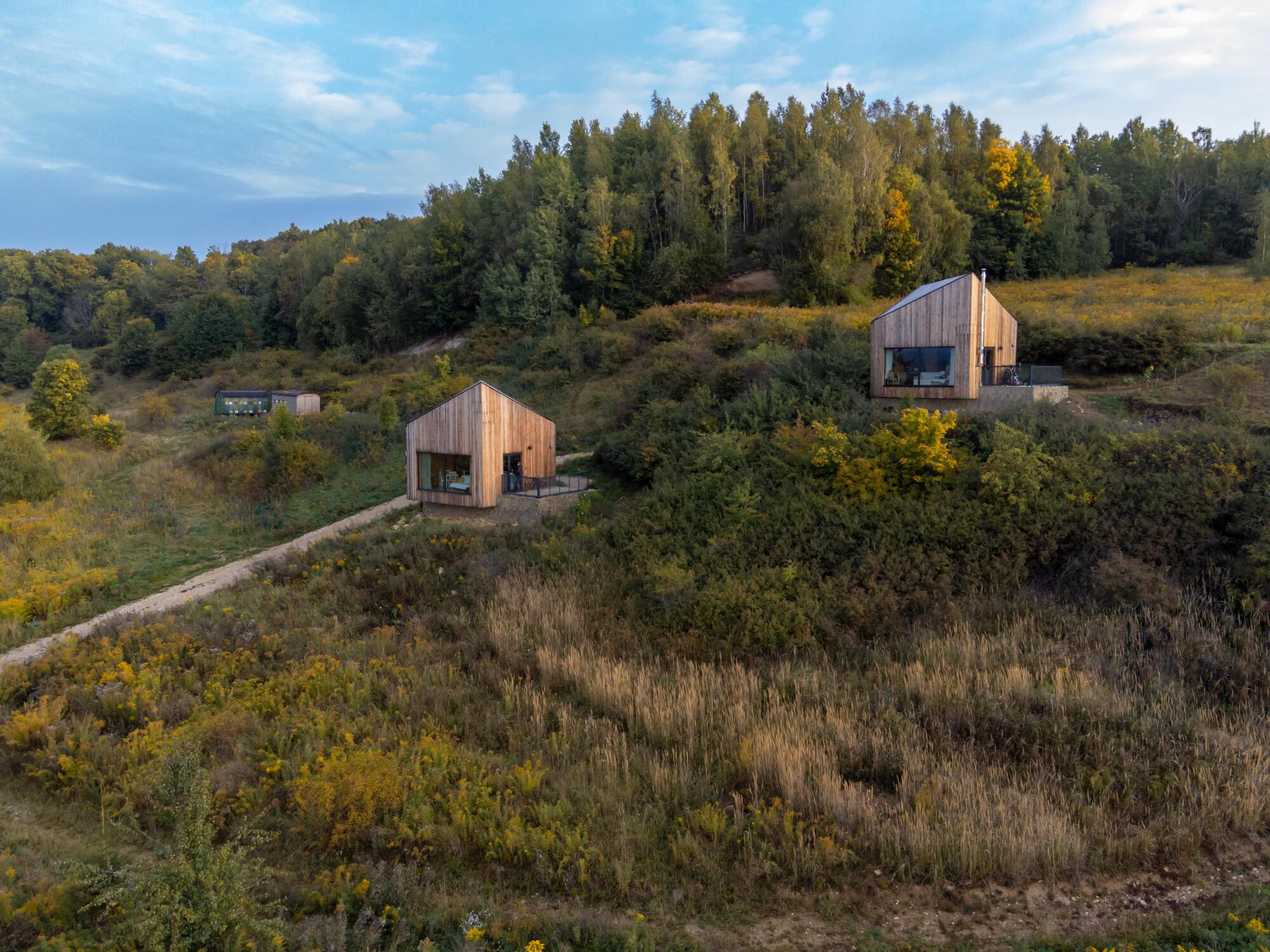 Galeria de Pequenos chalés de férias u Gaii / SAN Architektura - 23