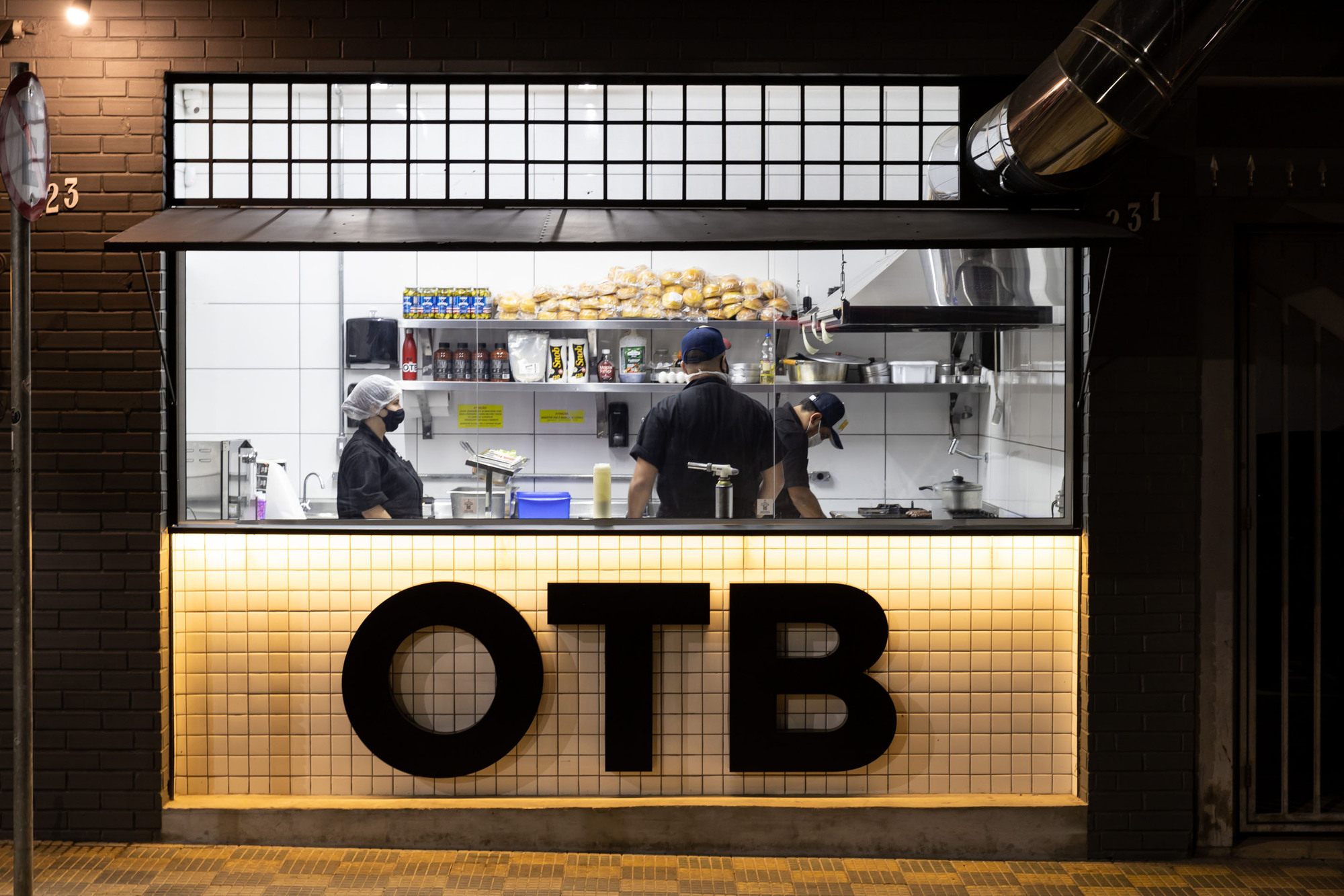 Gallery of OTB Burger Shop / Miguel Croce - 4