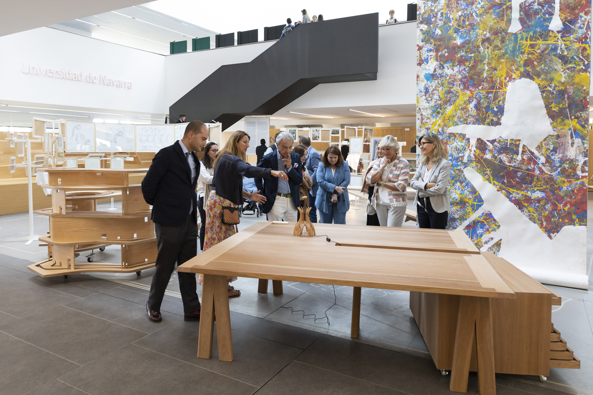 Galería de Perpetuum Mobile: el mobiliario de la casa de Enric Miralles ...