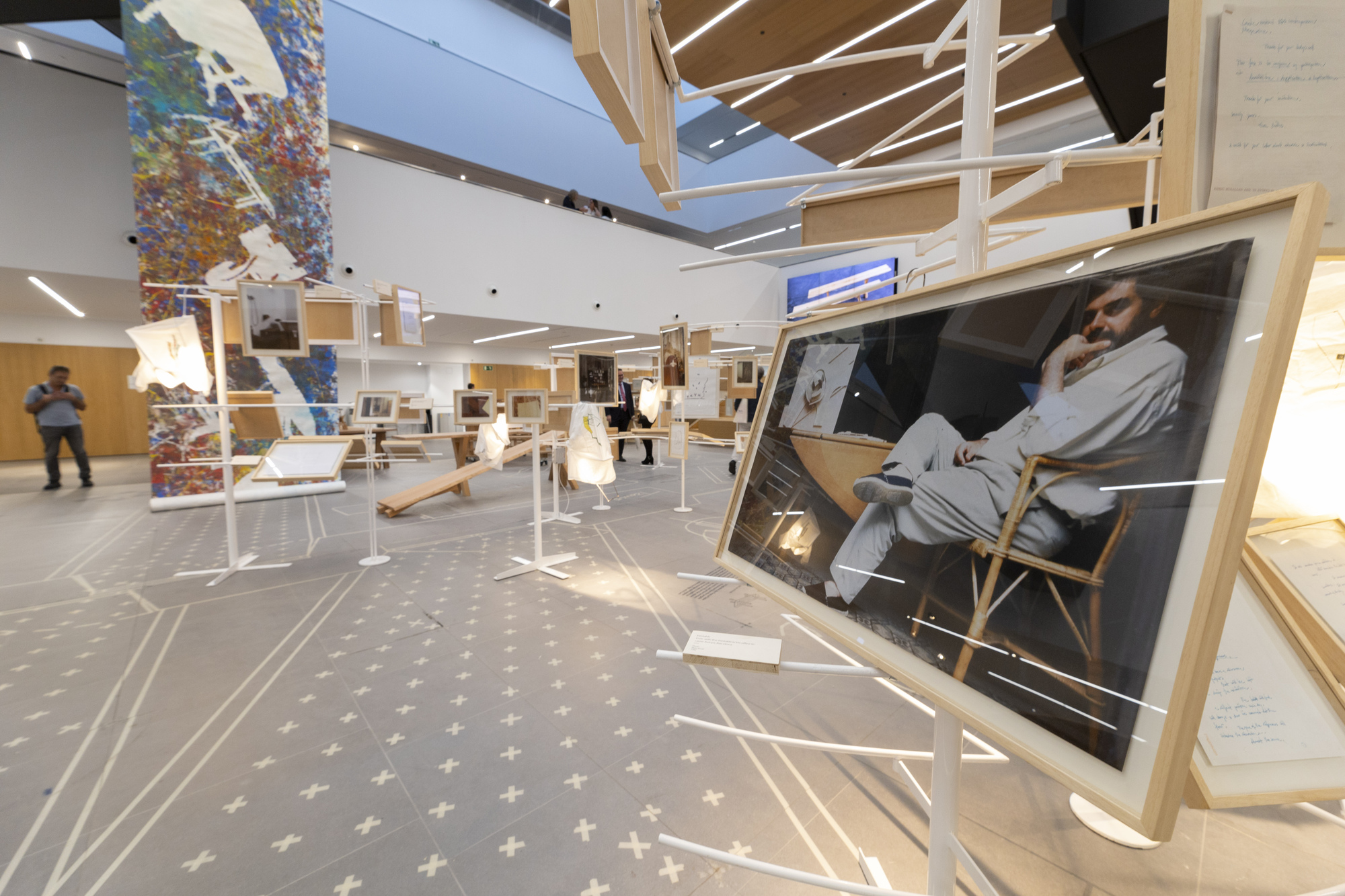 Galería de Perpetuum Mobile: el mobiliario de la casa de Enric Miralles ...