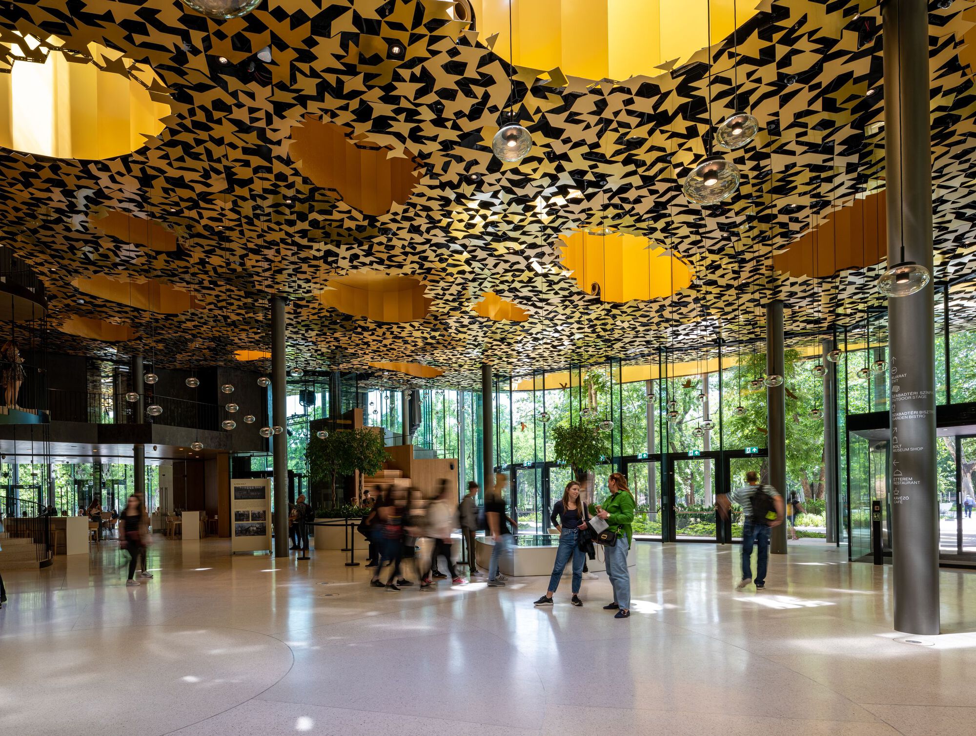画廊 与藤本壮介一起走进金色叶子‘殿堂｜archdaily 出走记 12