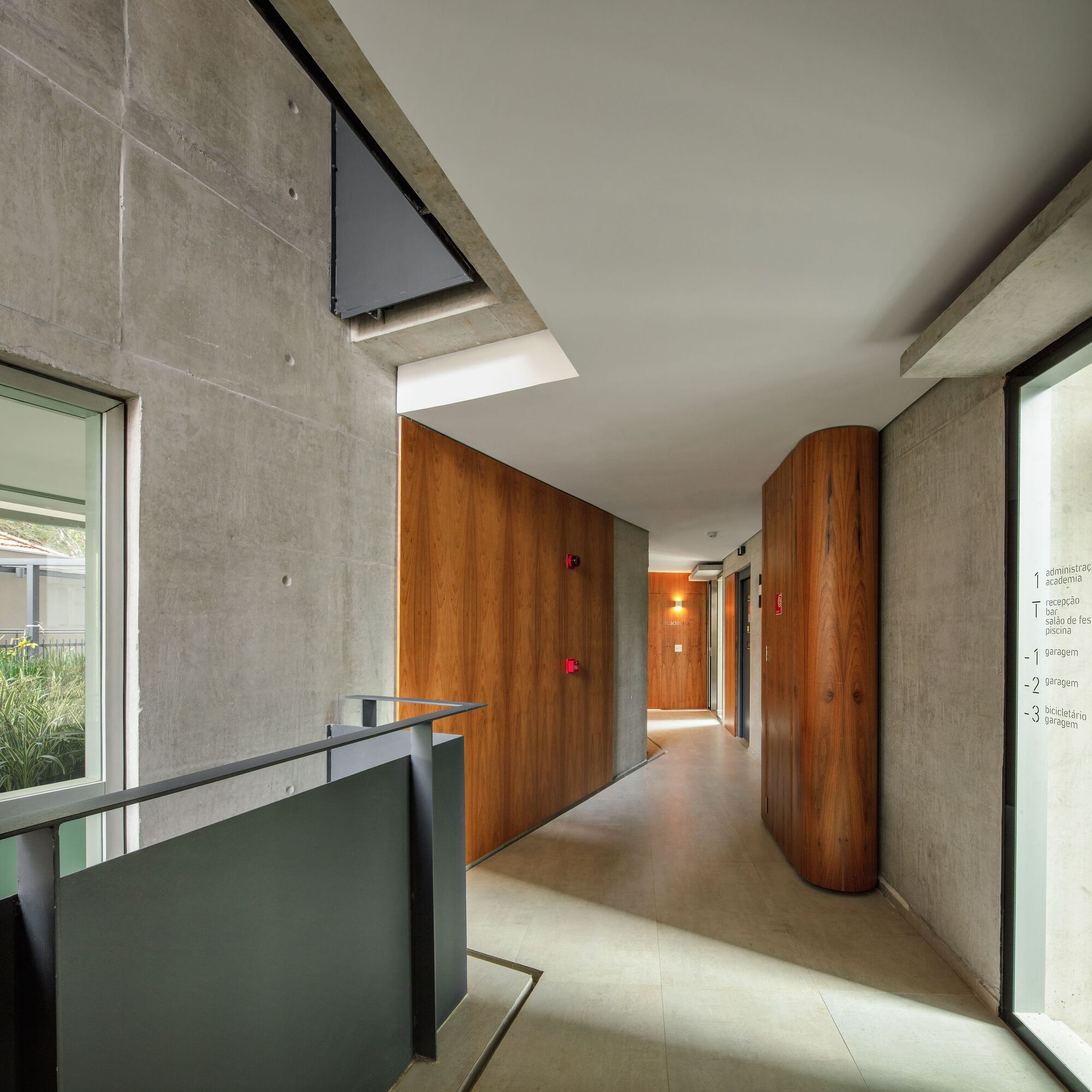 Galeria de Edifício Float / SKR Arquitetura Viva + SPBR Arquitetos ...