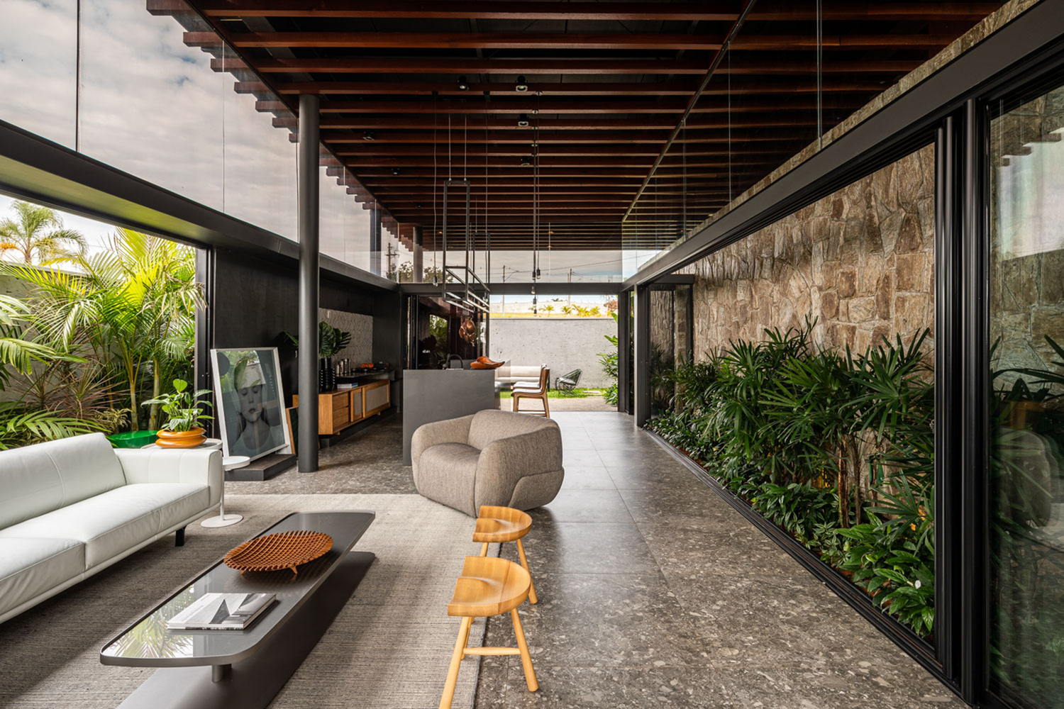 Gallery of 15 Open Living Rooms that Connect Inside and Outside - 7