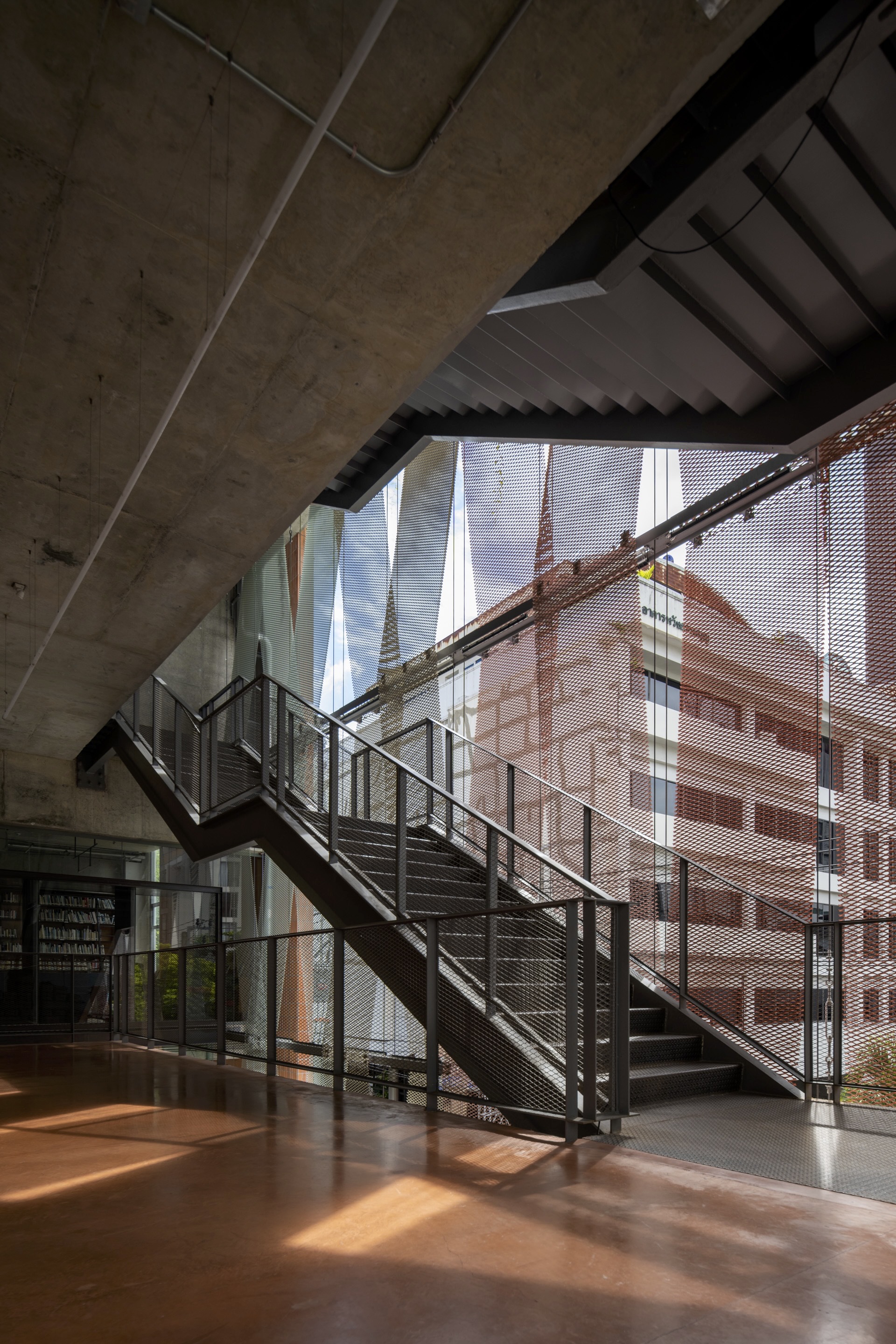 Gallery of Jim Thompson Art Center / design qua - 3