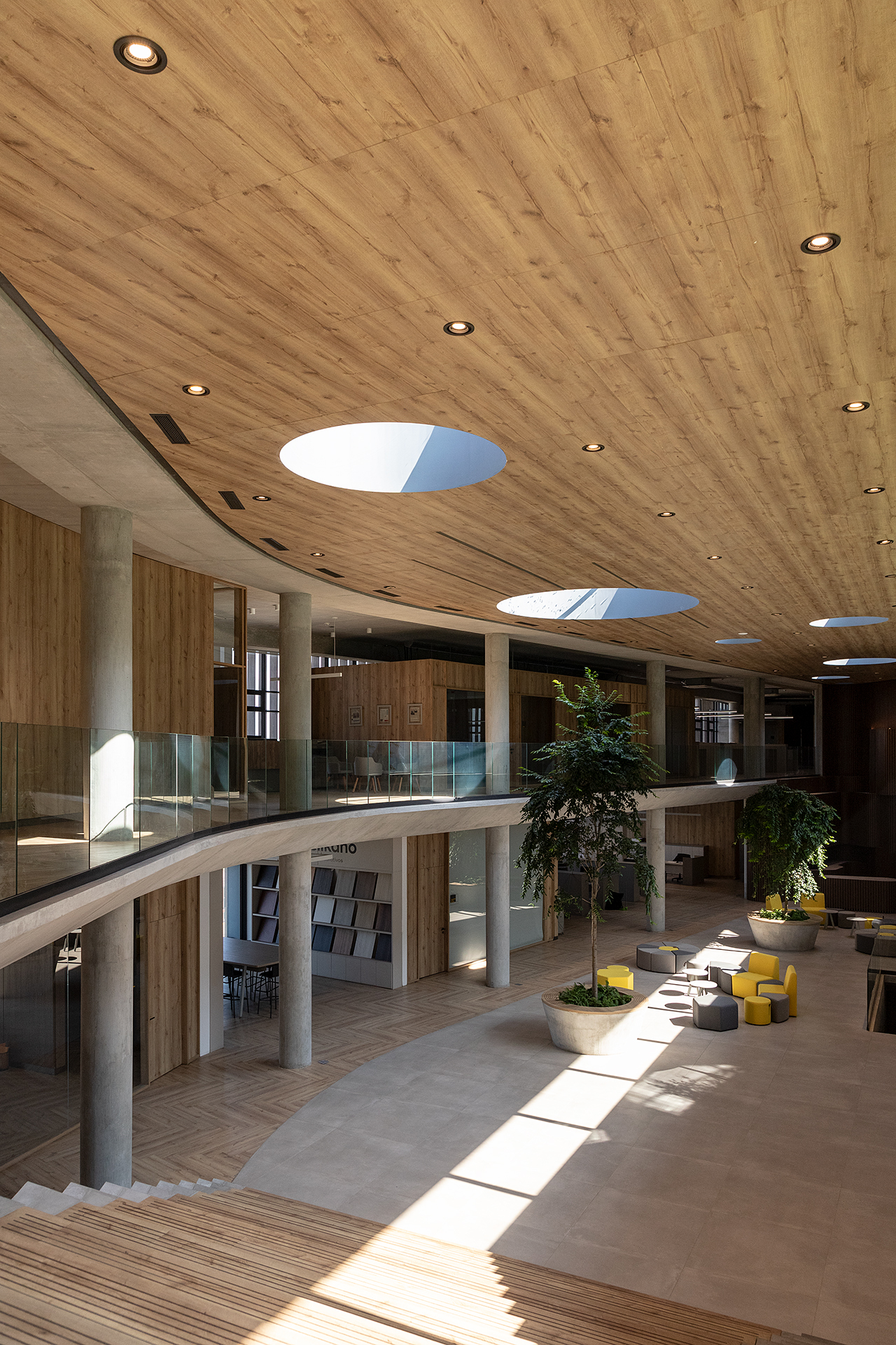 Gallery of Novopan Offices / Diez + Muller Arquitectos - 18