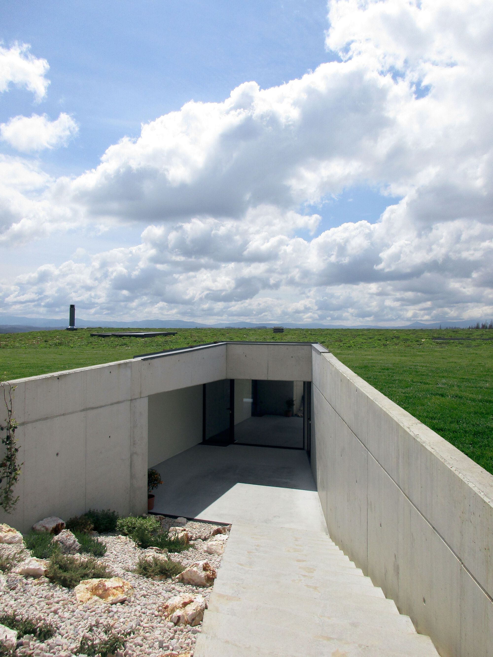 Gallery of Raw Concrete House / Utopia - 7