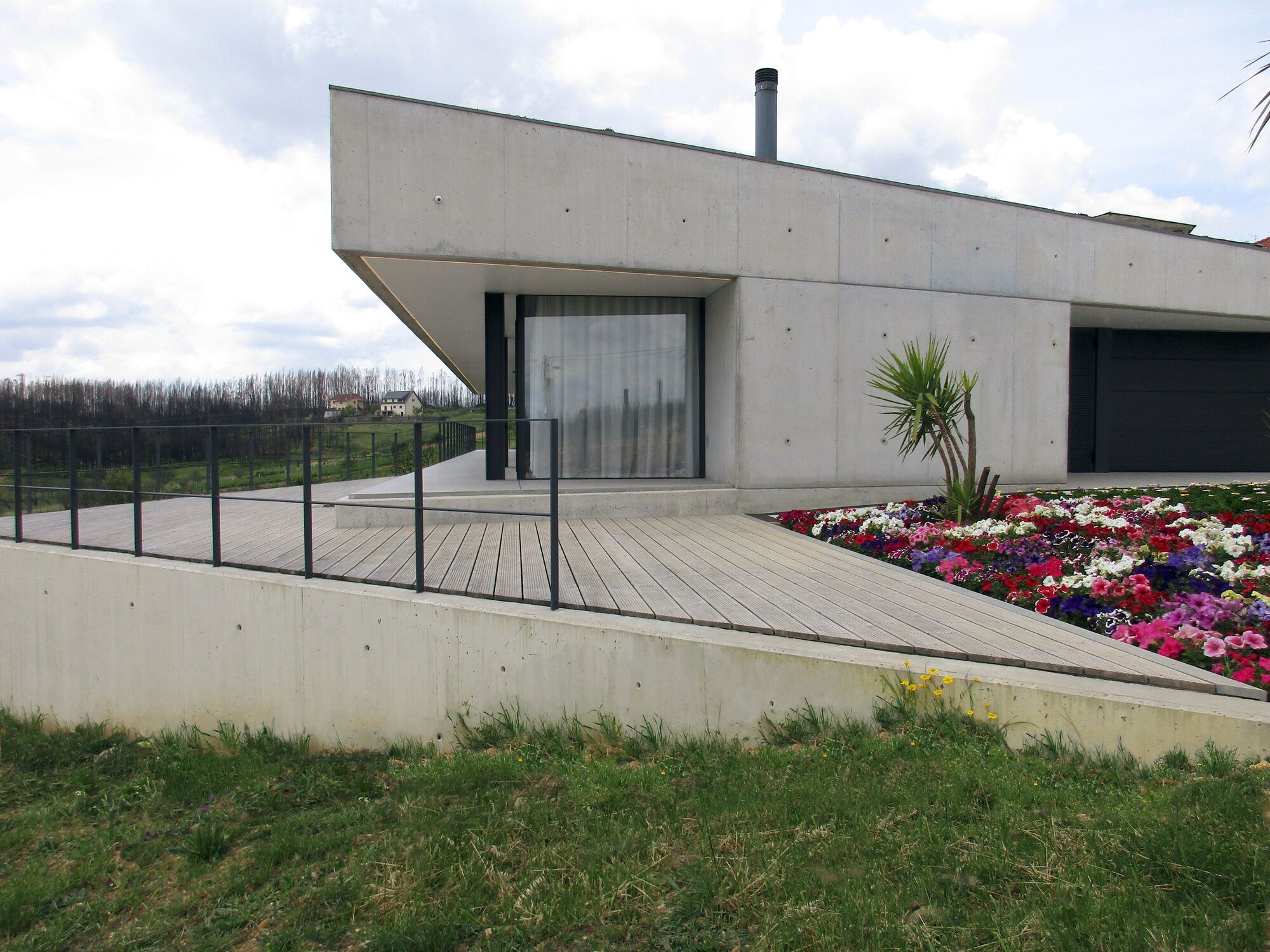 Gallery of Raw Concrete House / Utopia - 20