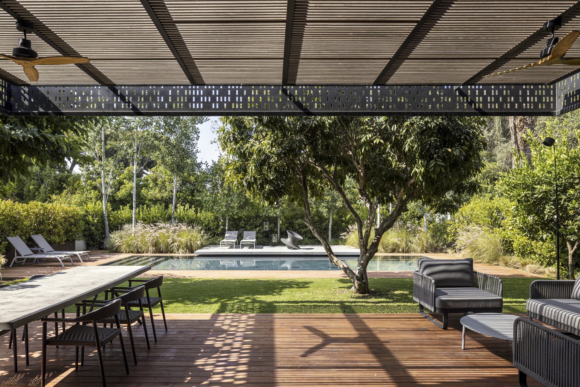 Galeria de Residência Lines Alive / Jacobs Yaniv Architects - 12