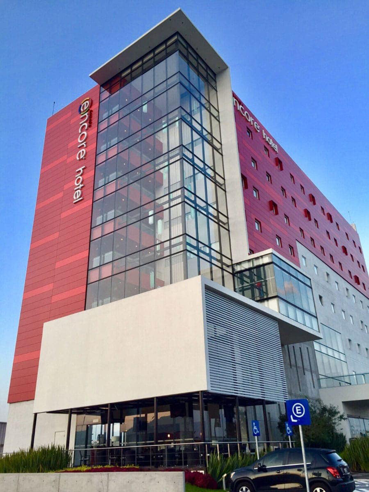 Galería de Fachadas de paneles HPL en 3 hoteles en México - 3