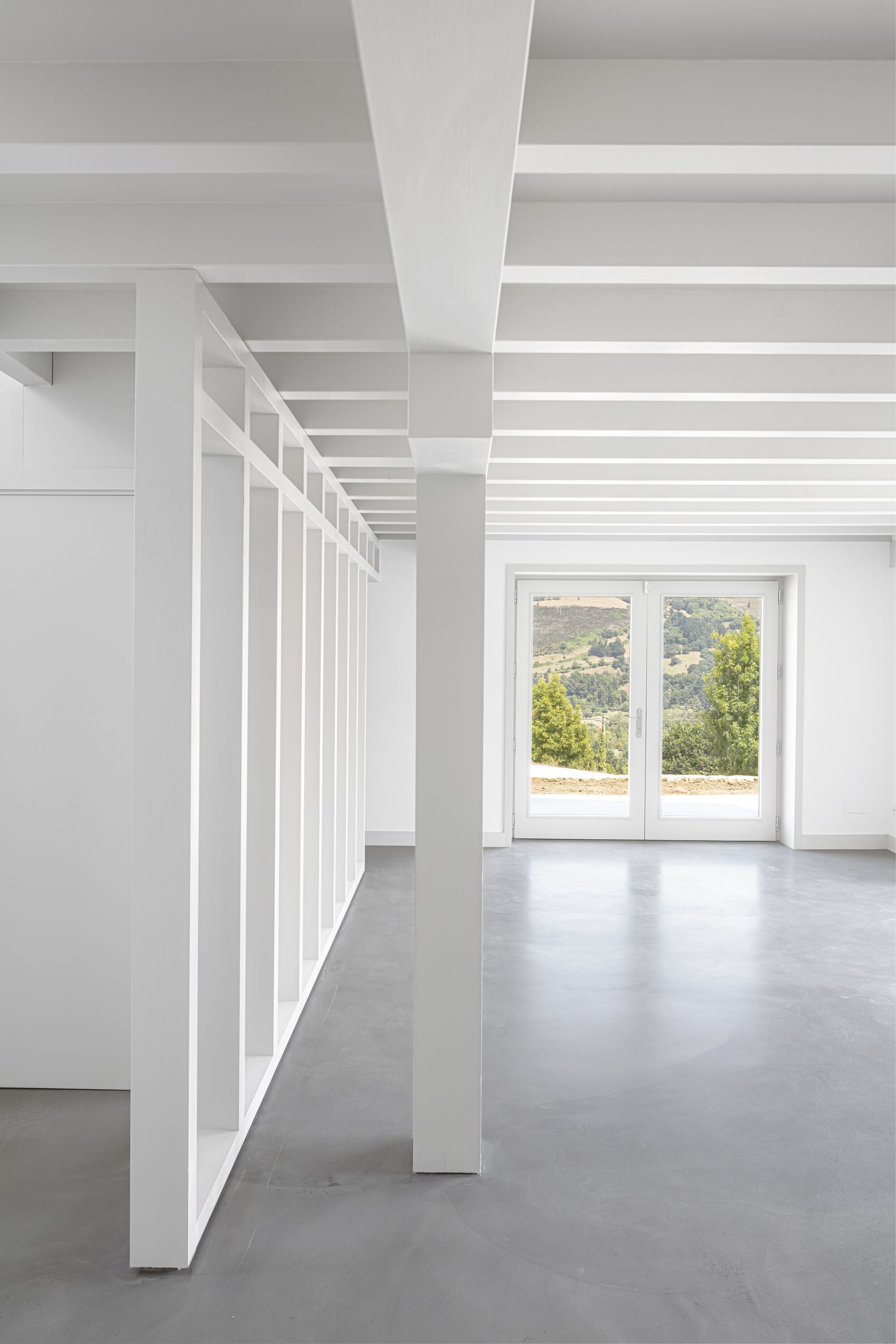 Gallery of Grey House / Jesús Vassallo - 13